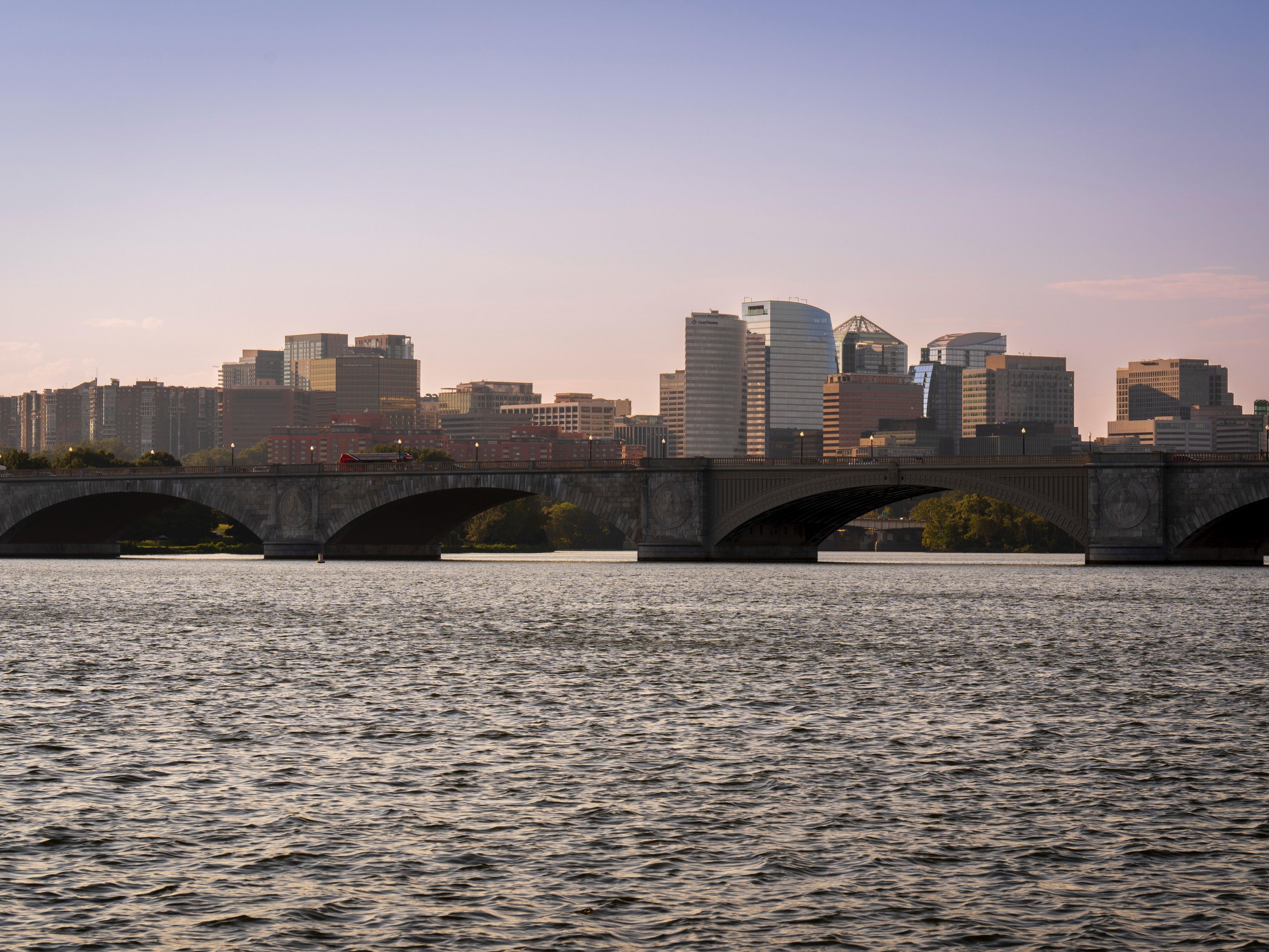 Hotels in Ballston Arlington | Holiday Inn® Arlington at Ballston