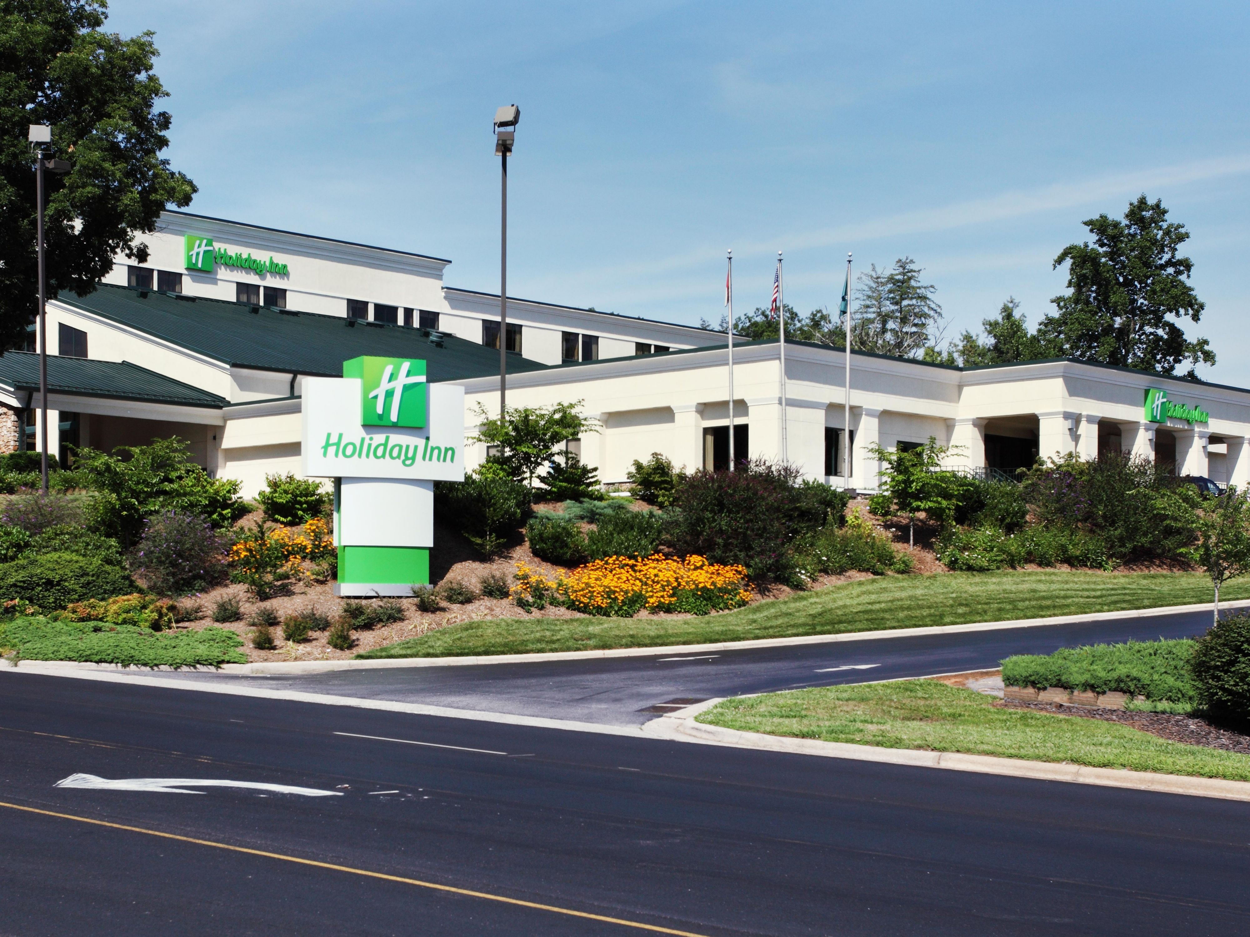 Asheville Hotel Near Biltmore Estate | Holiday Inn Asheville - Biltmore ...
