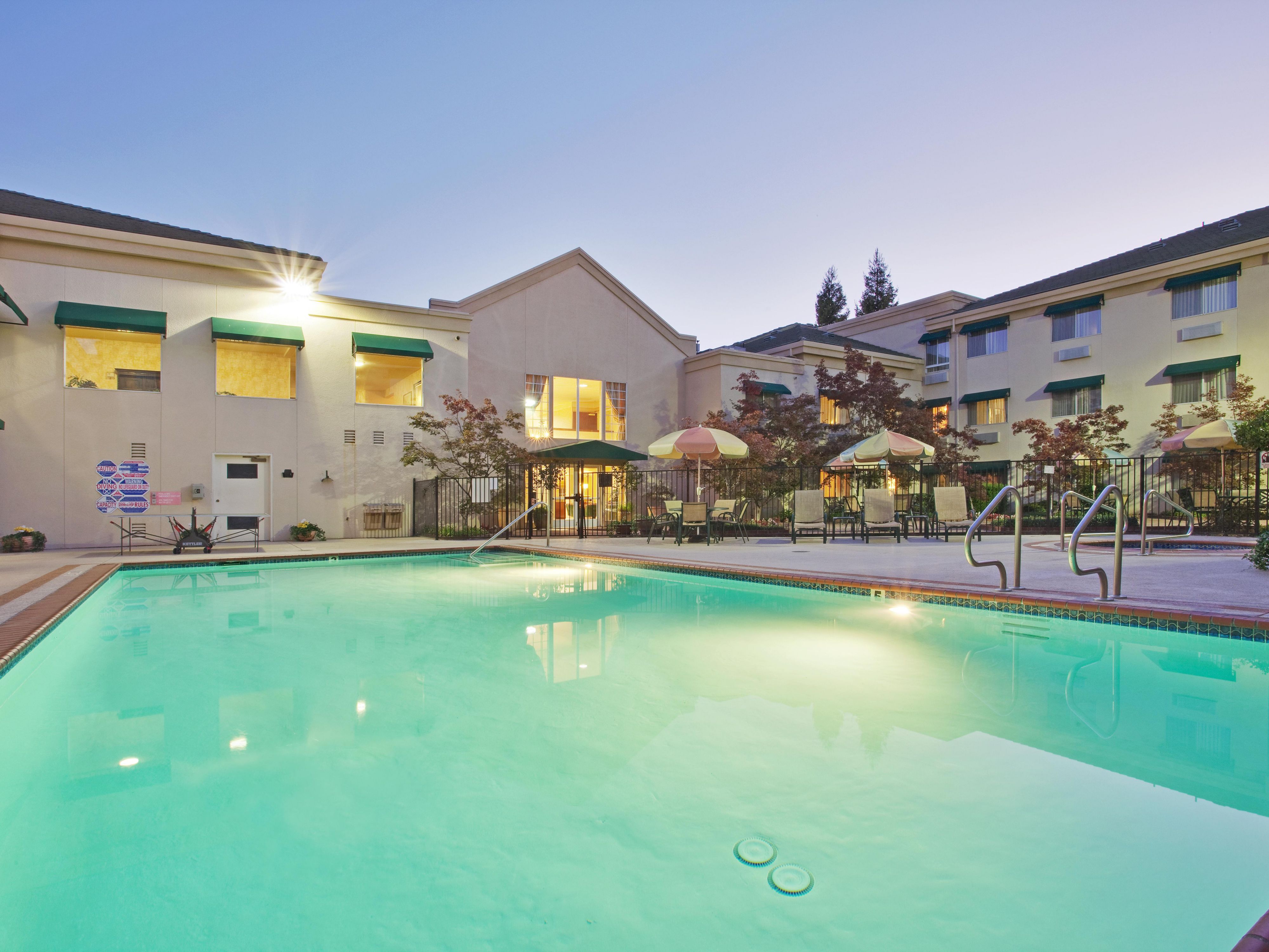 Holiday Inn Auburn - Free Internet & More