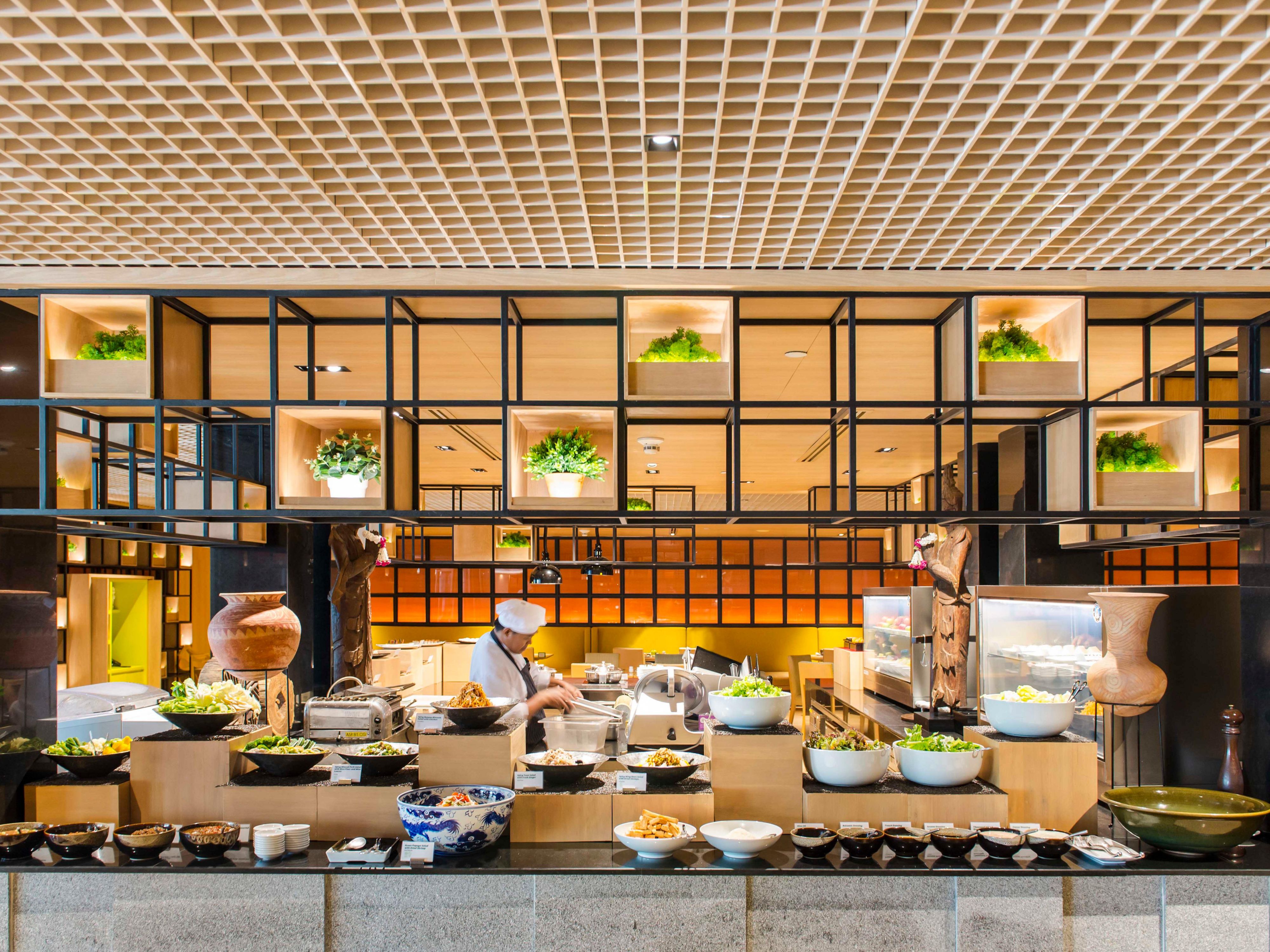 Bangkok Hotel City Centre | Holiday Inn Bangkok Hotel by IHG