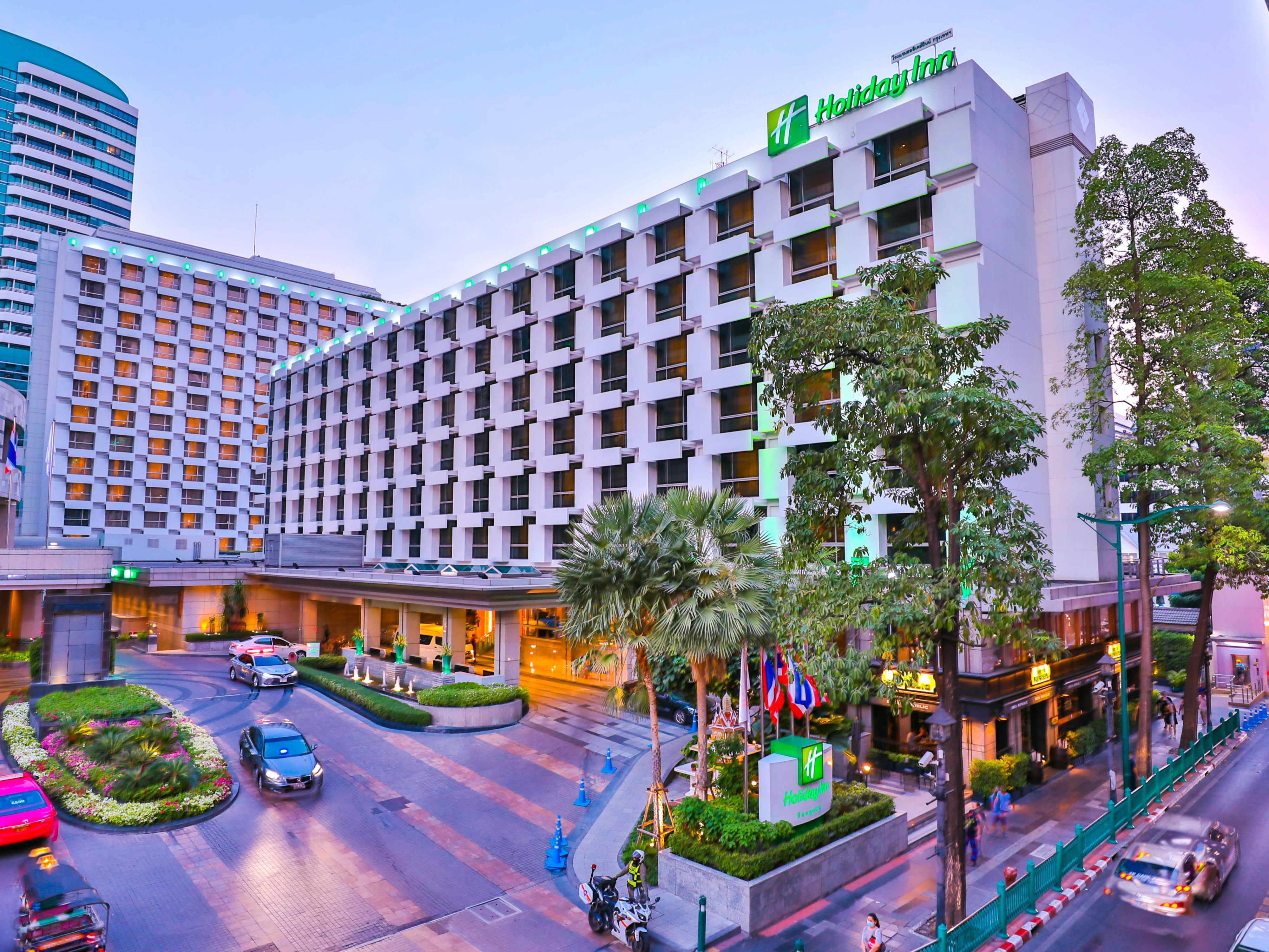 Bangkok Hotel Rooms | Holiday Inn Bangkok Pictures & Amenities