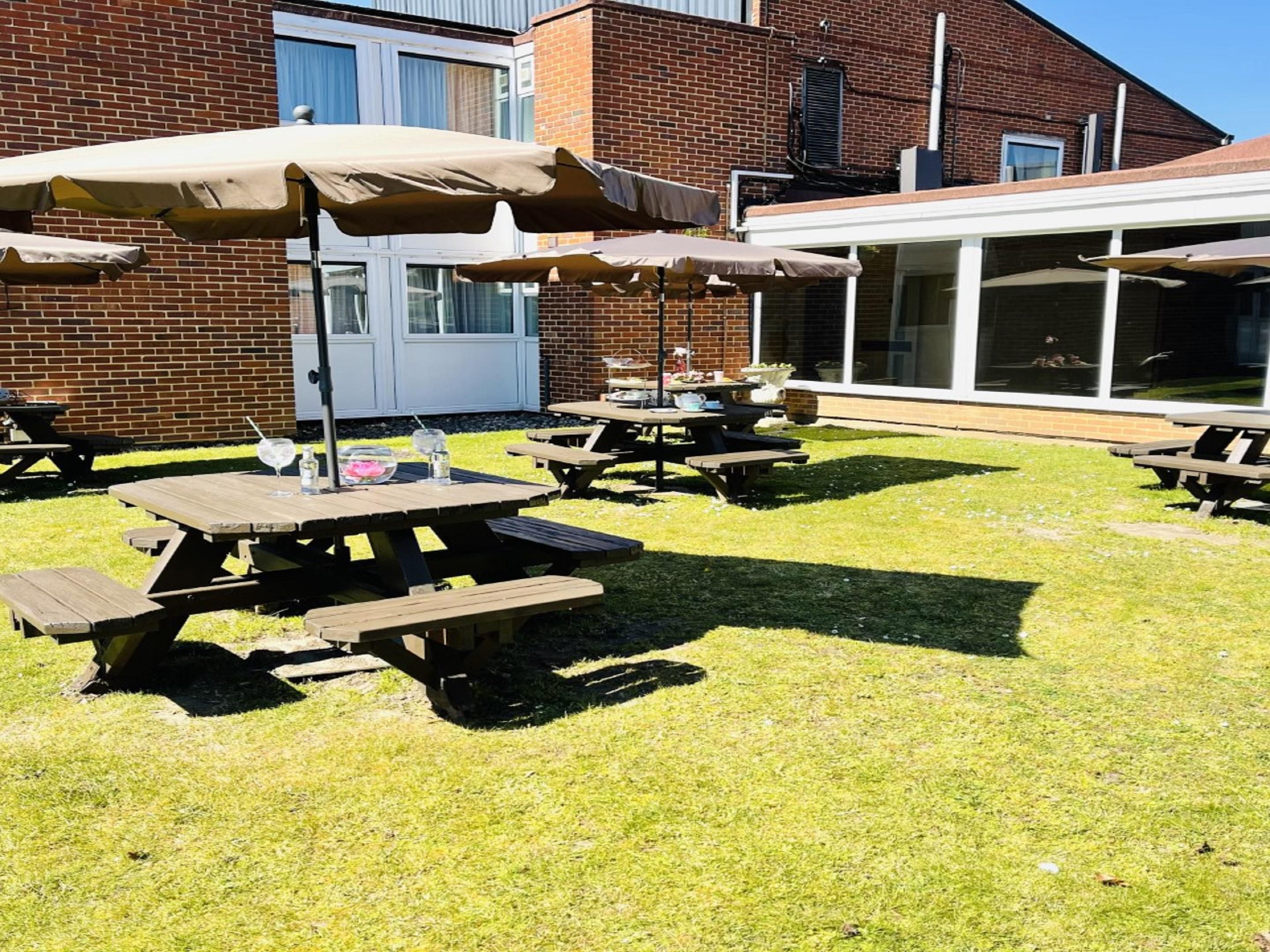 Hotels Near Train Station: Holiday Inn Basingstoke