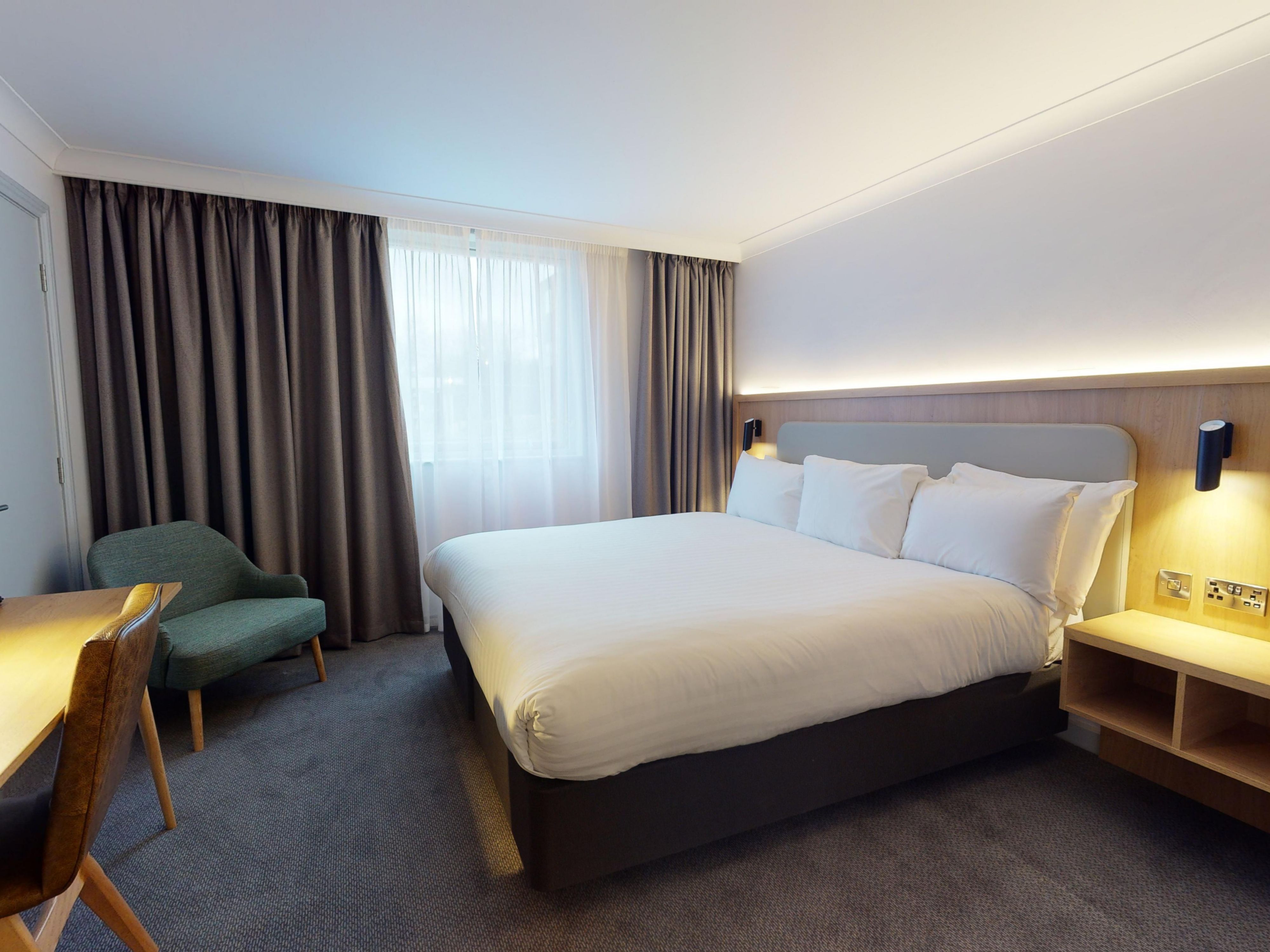 Hotels Near Brentwood: Holiday Inn Brentwood M25, Jct.28