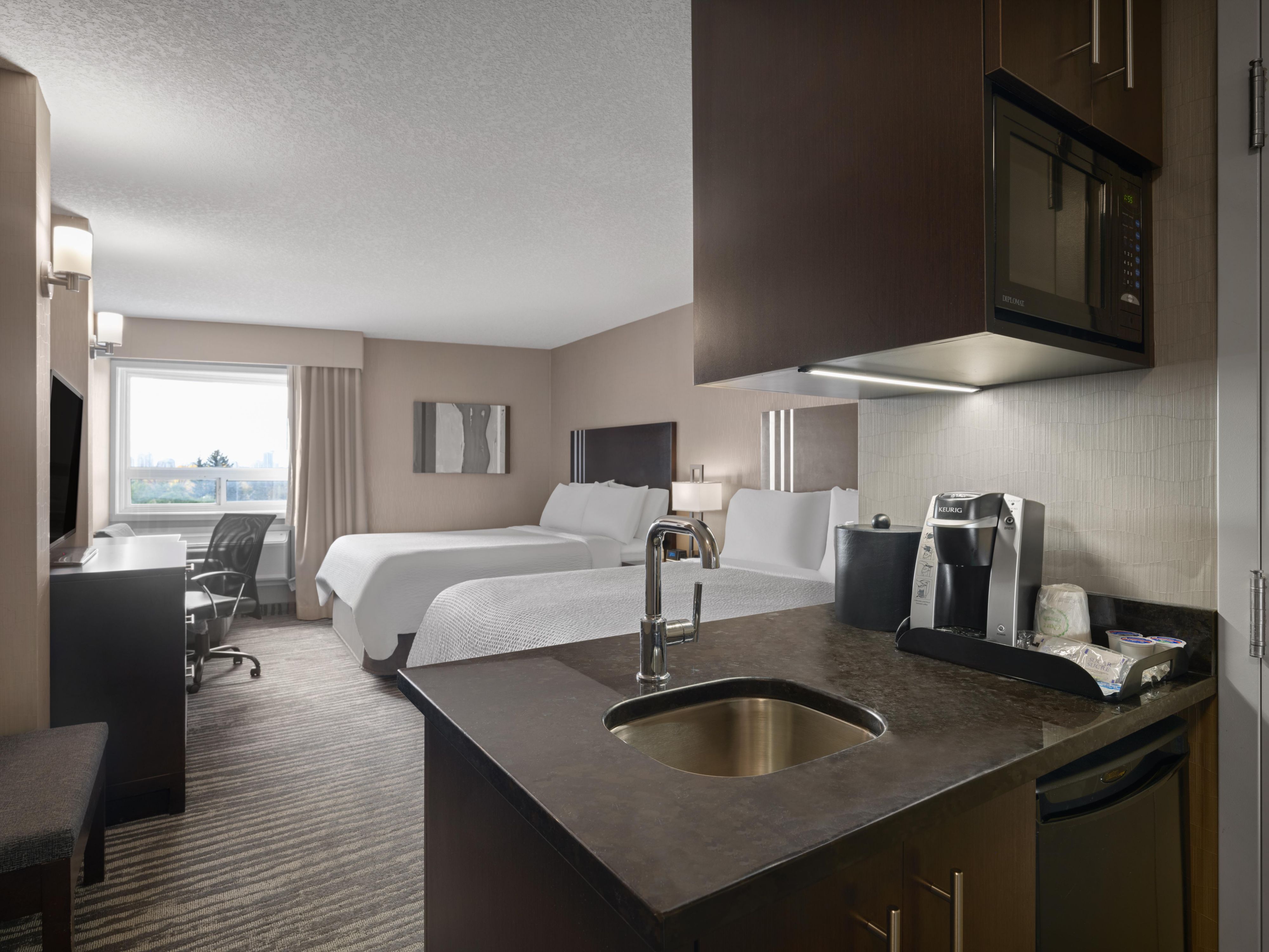 Calgary Airport Hotel | Holiday Inn Calgary-Airport