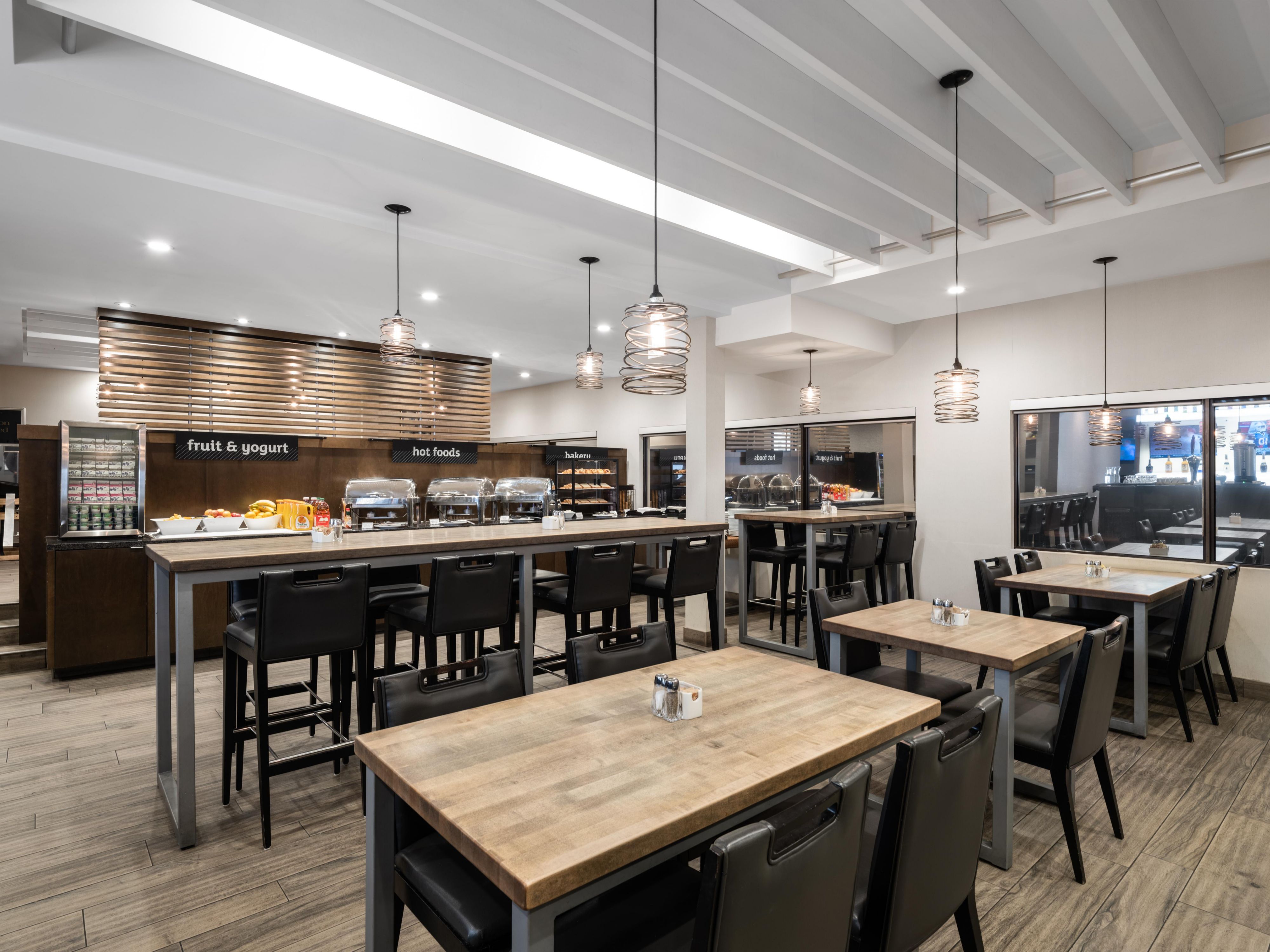 Hotel in Calgary | Holiday Inn Calgary-Airport Hotel