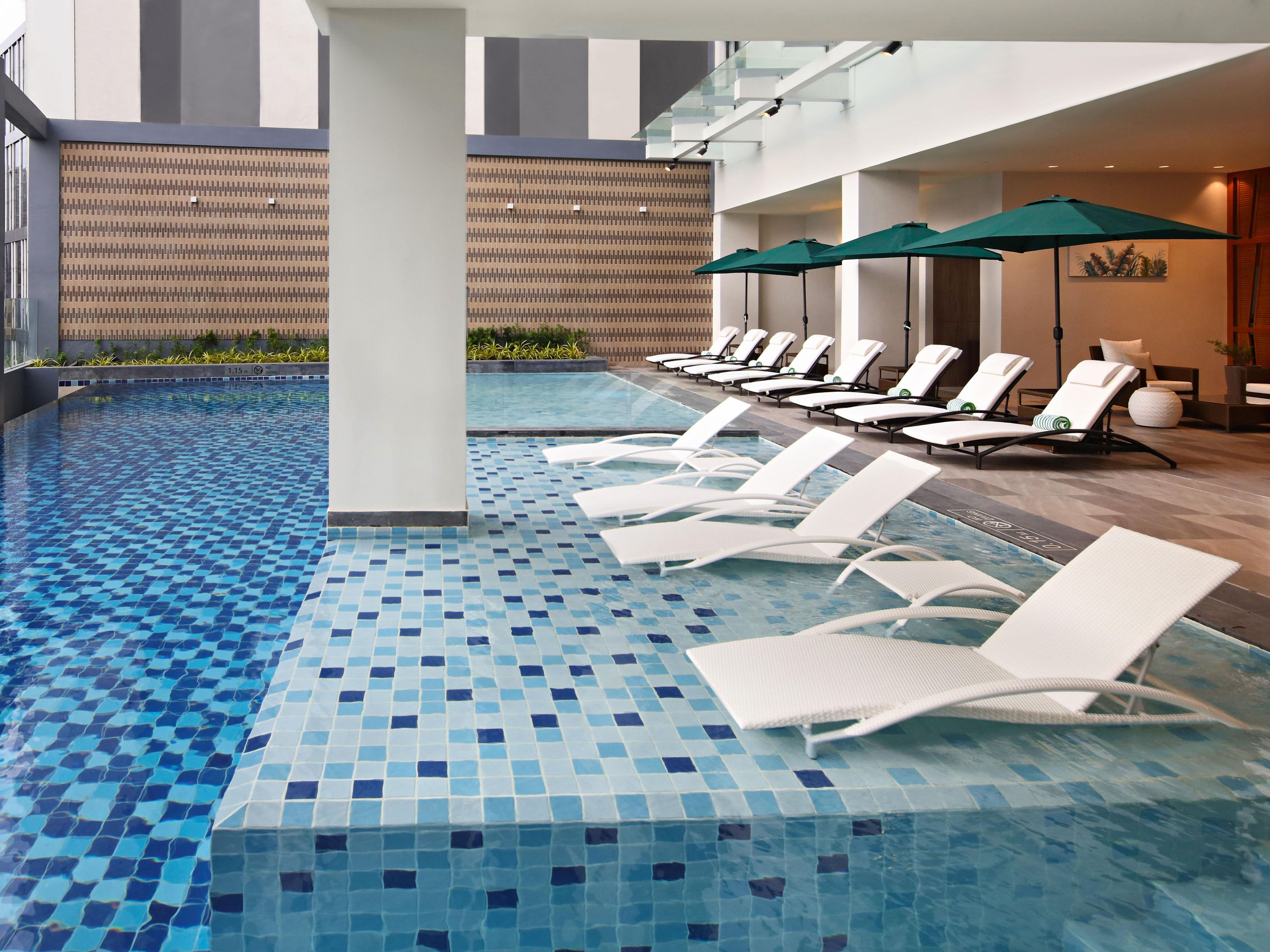 Holiday Inn Cebu City - Free Internet & More