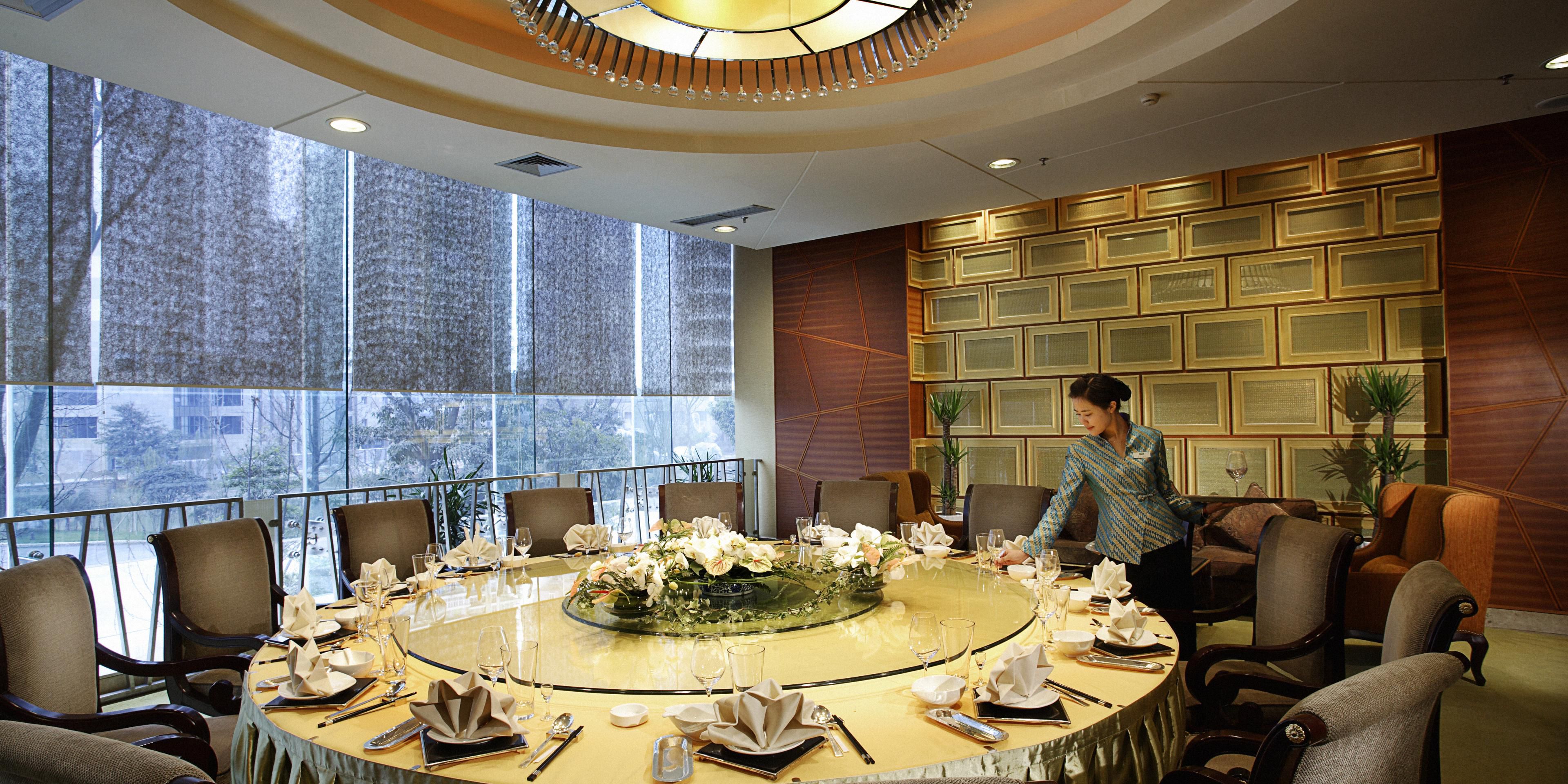 Holiday Inn Chengdu Century City-WestTower - Free Internet & More