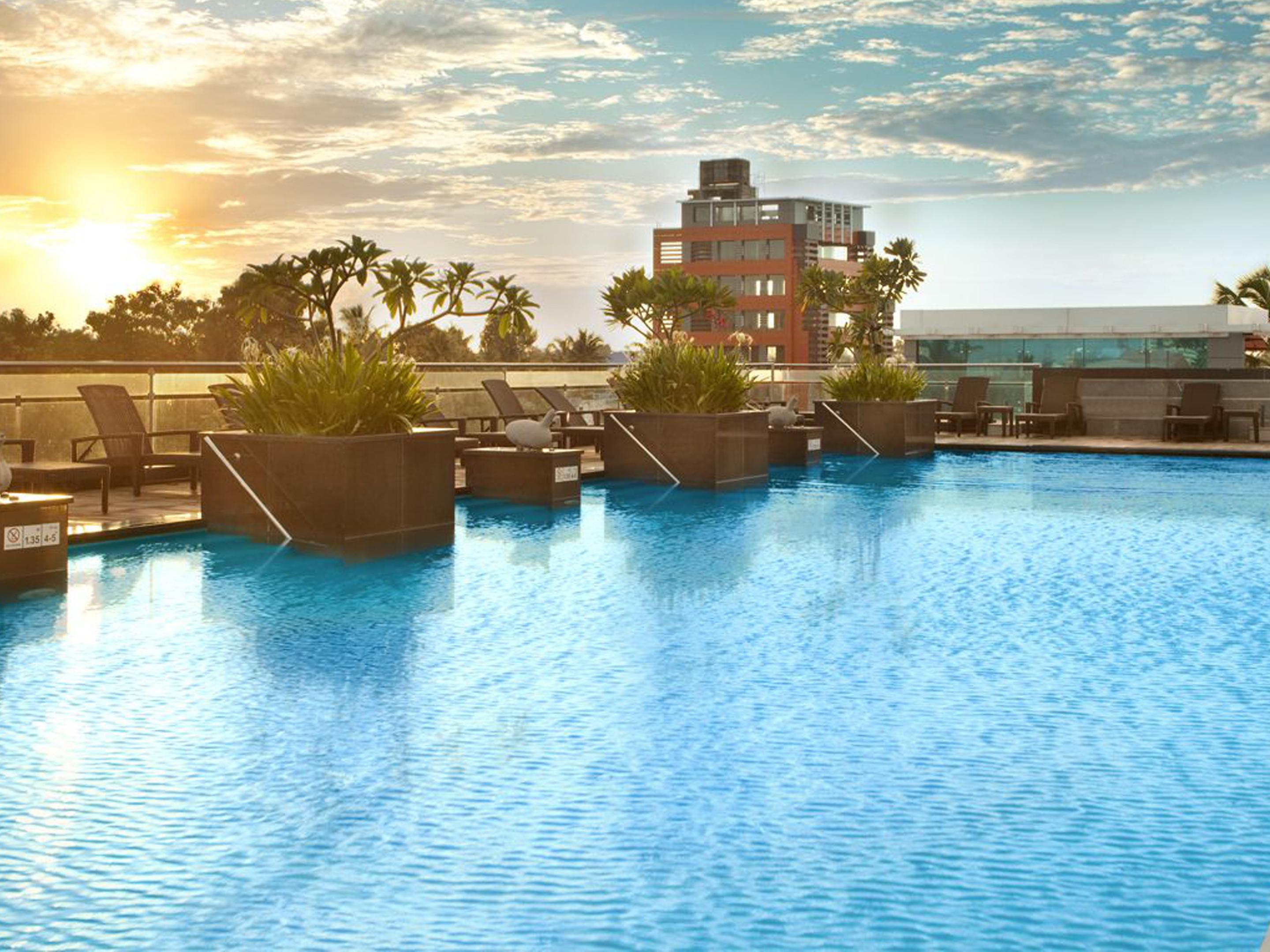 Holiday Inn Cochin - Free Internet & More