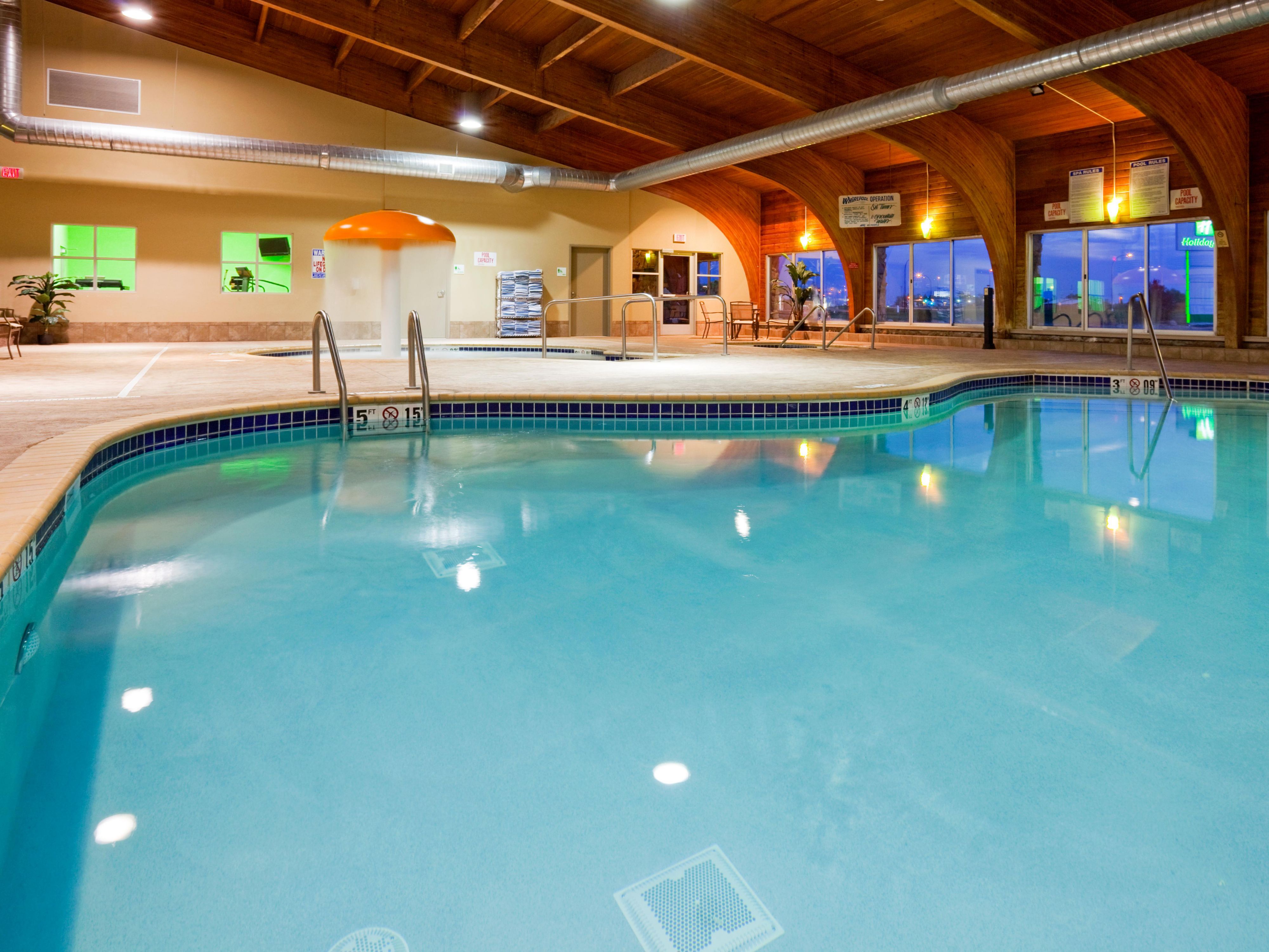 Holiday Inn Detroit Lakes - Lakefront - Free Internet & More