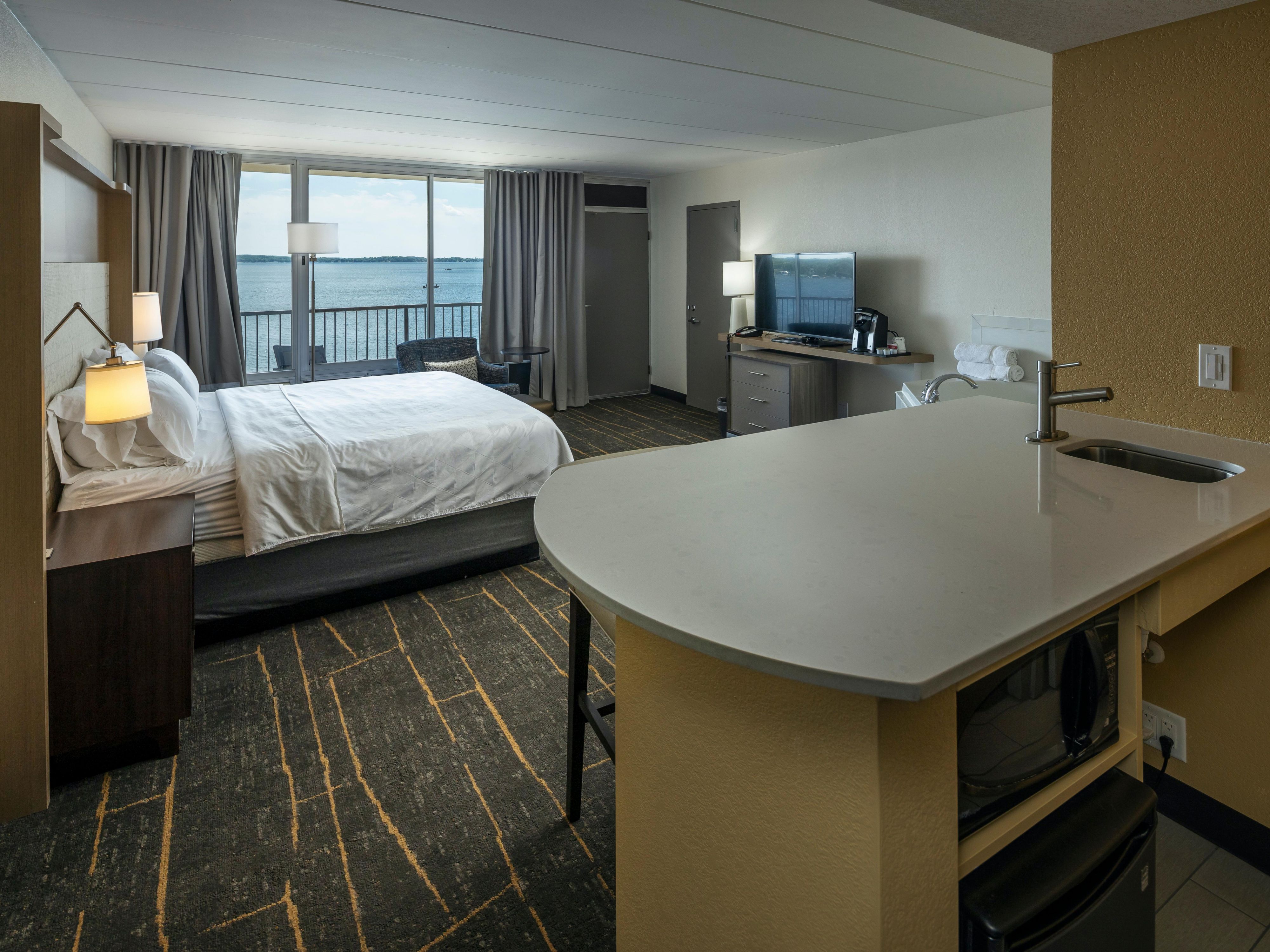 Hotel in Detroit Lakes | Holiday Inn Detroit Lakes - Lakefront Hotel