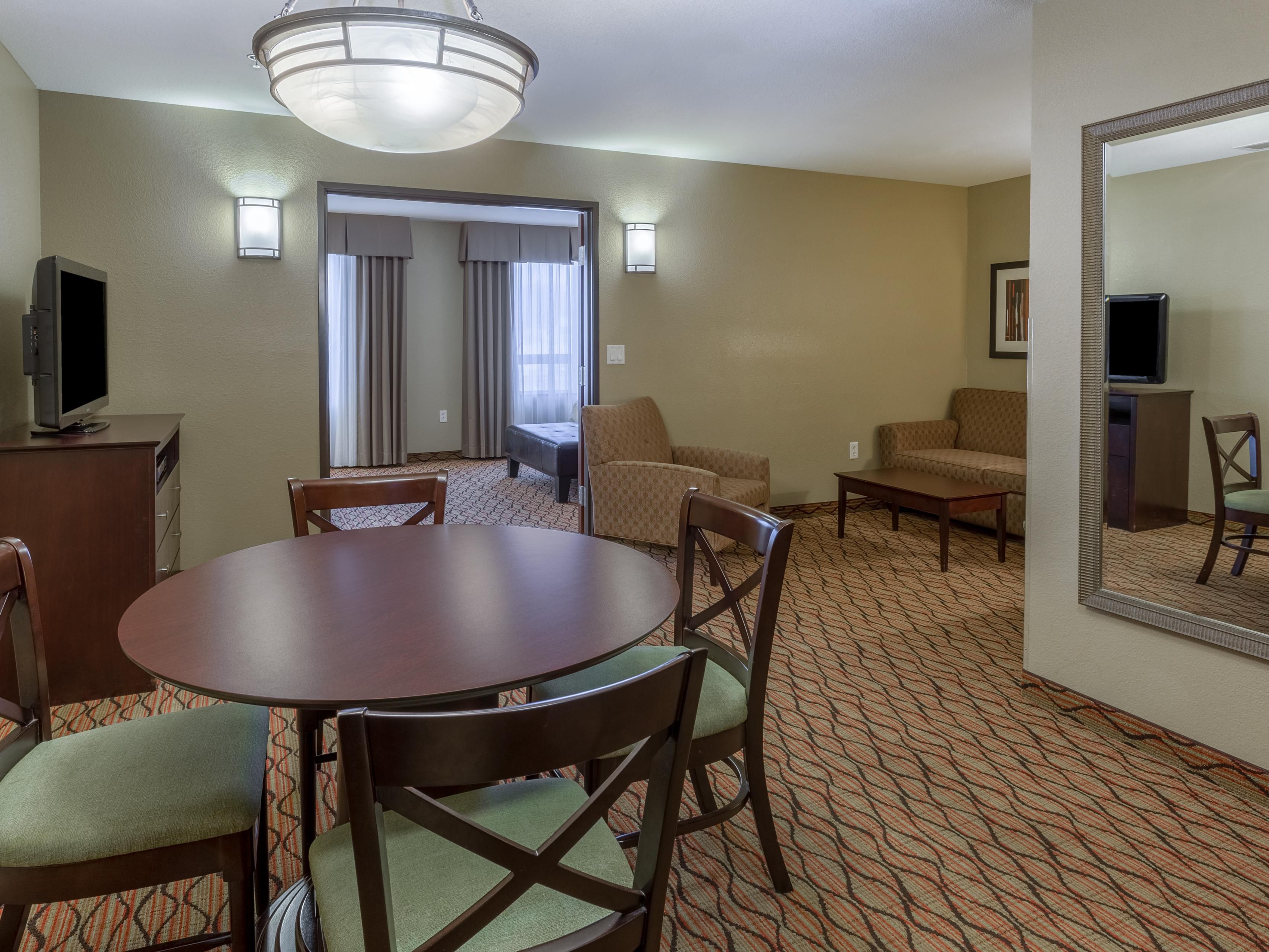 Hotels Eau Claire, WI | Holiday Inn Eau Claire South I-94