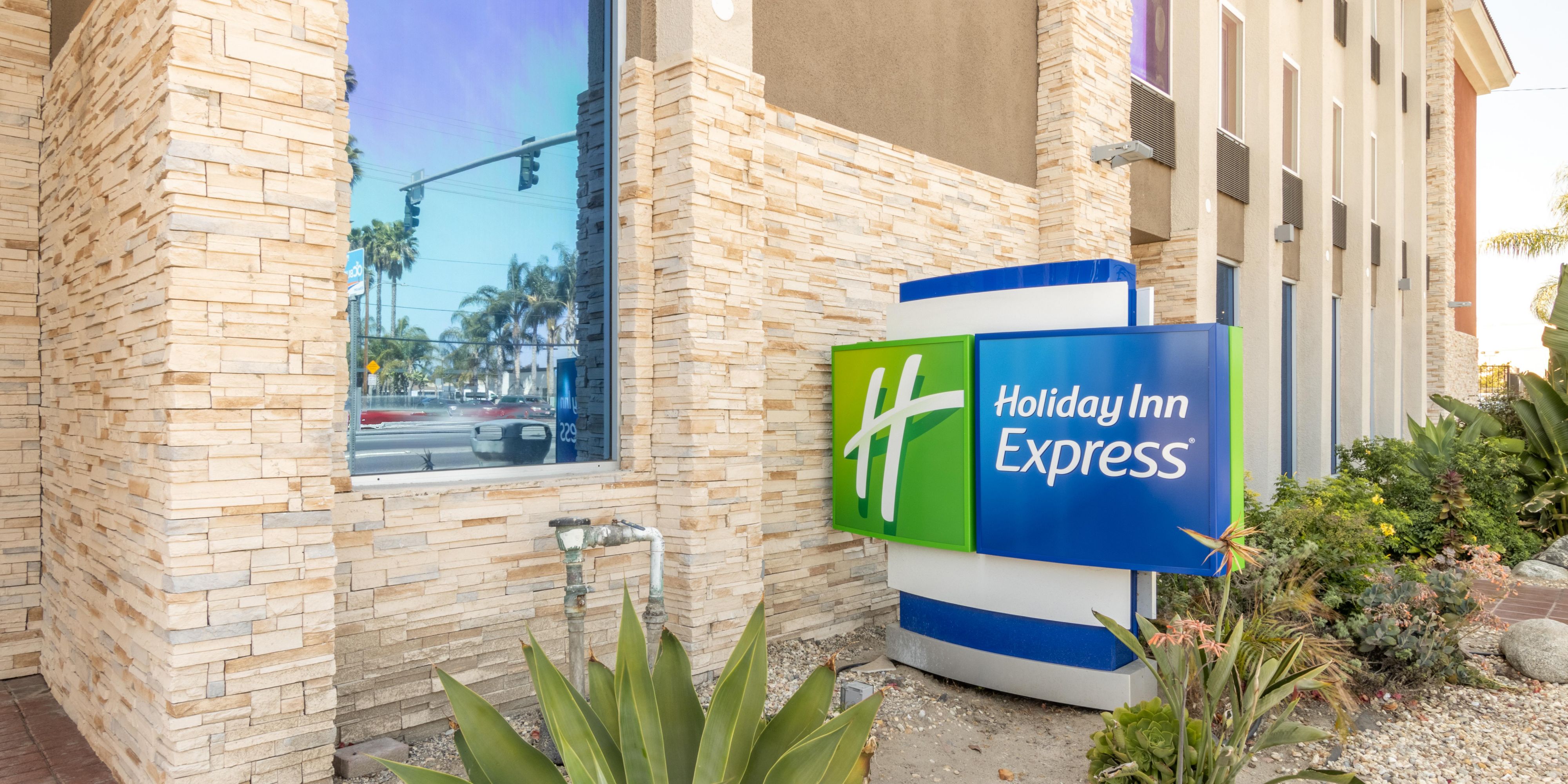 Holiday Inn Express Anaheim West Map & Driving Directions | Parking ...