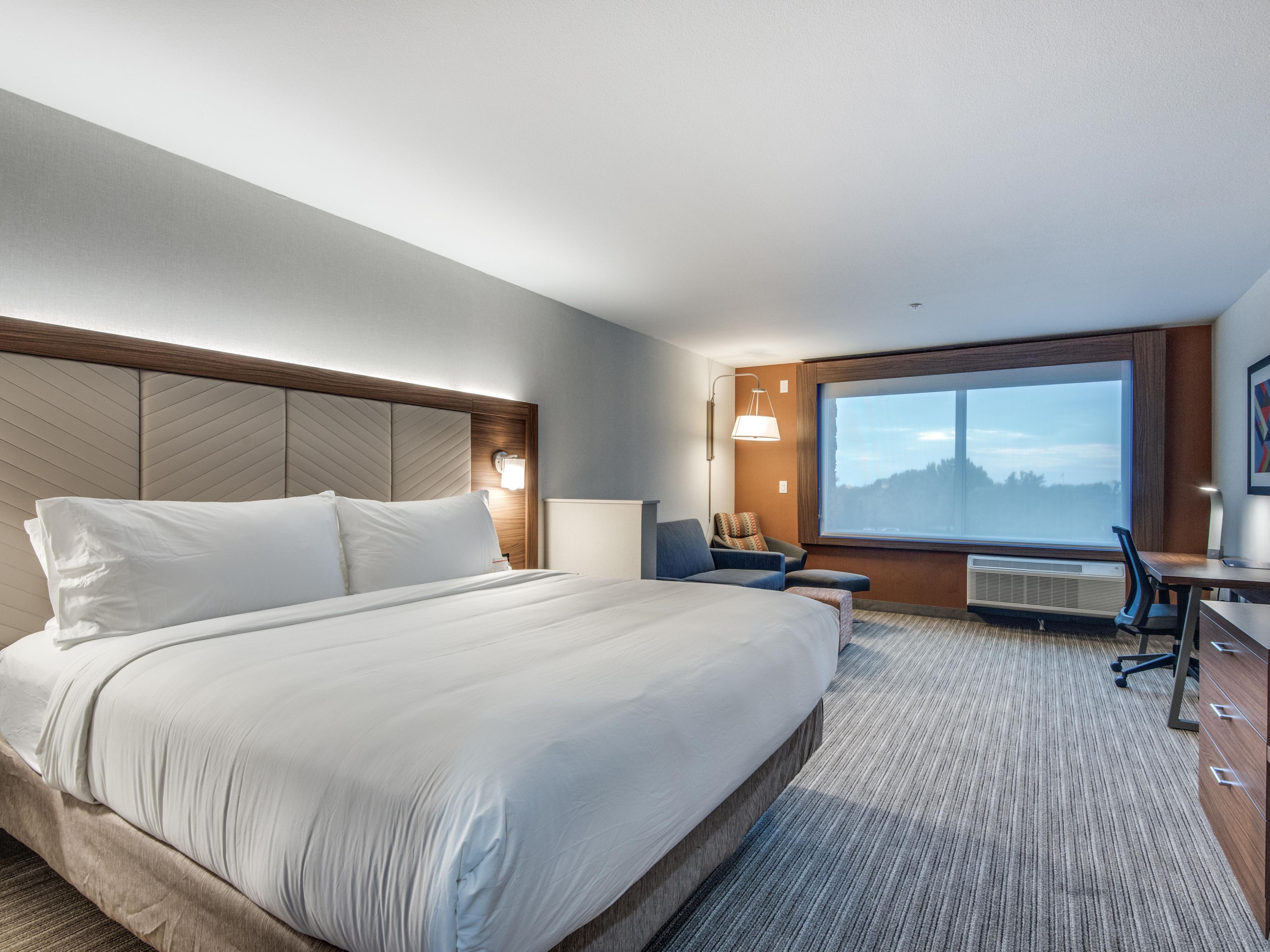 Hotels in Addison, TX | Holiday Inn Express & Suites Dallas North - Addison