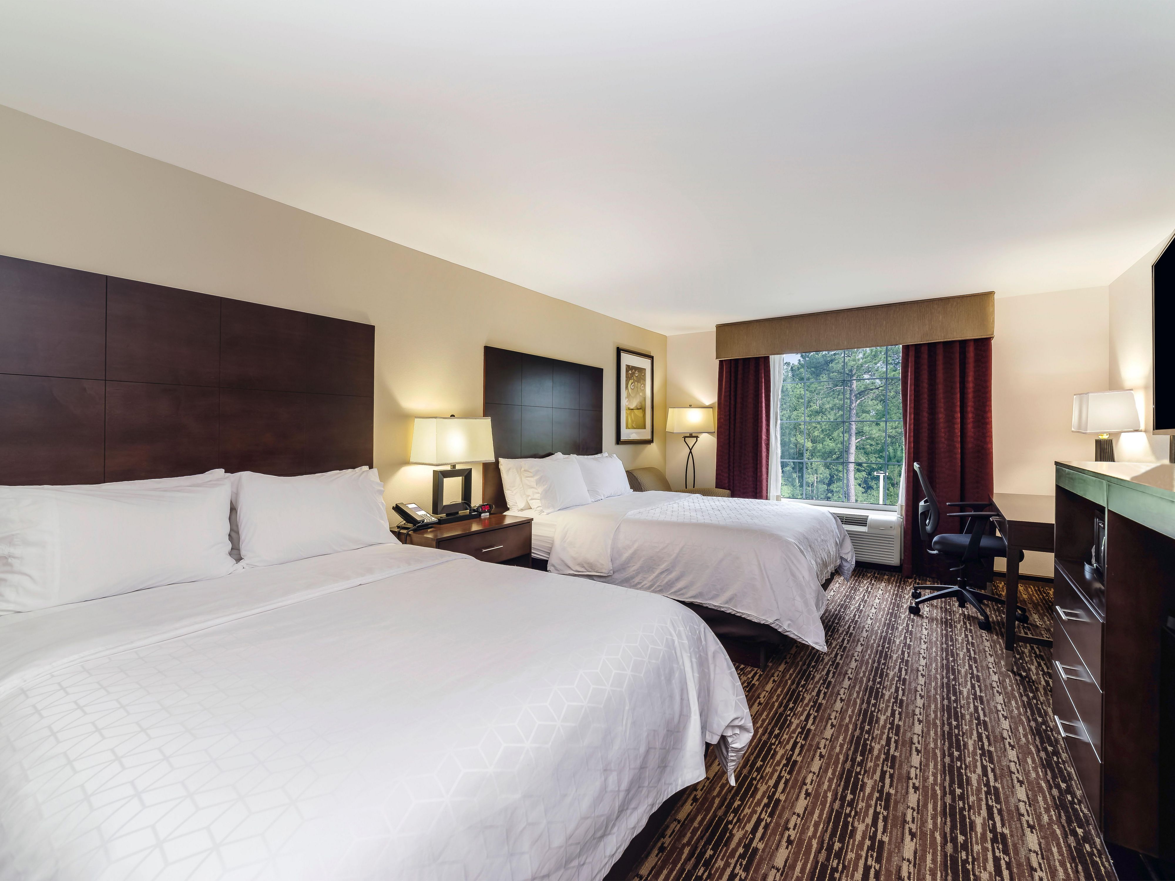 Holiday Inn Express & Suites Aiken Guest Room & Suite Options