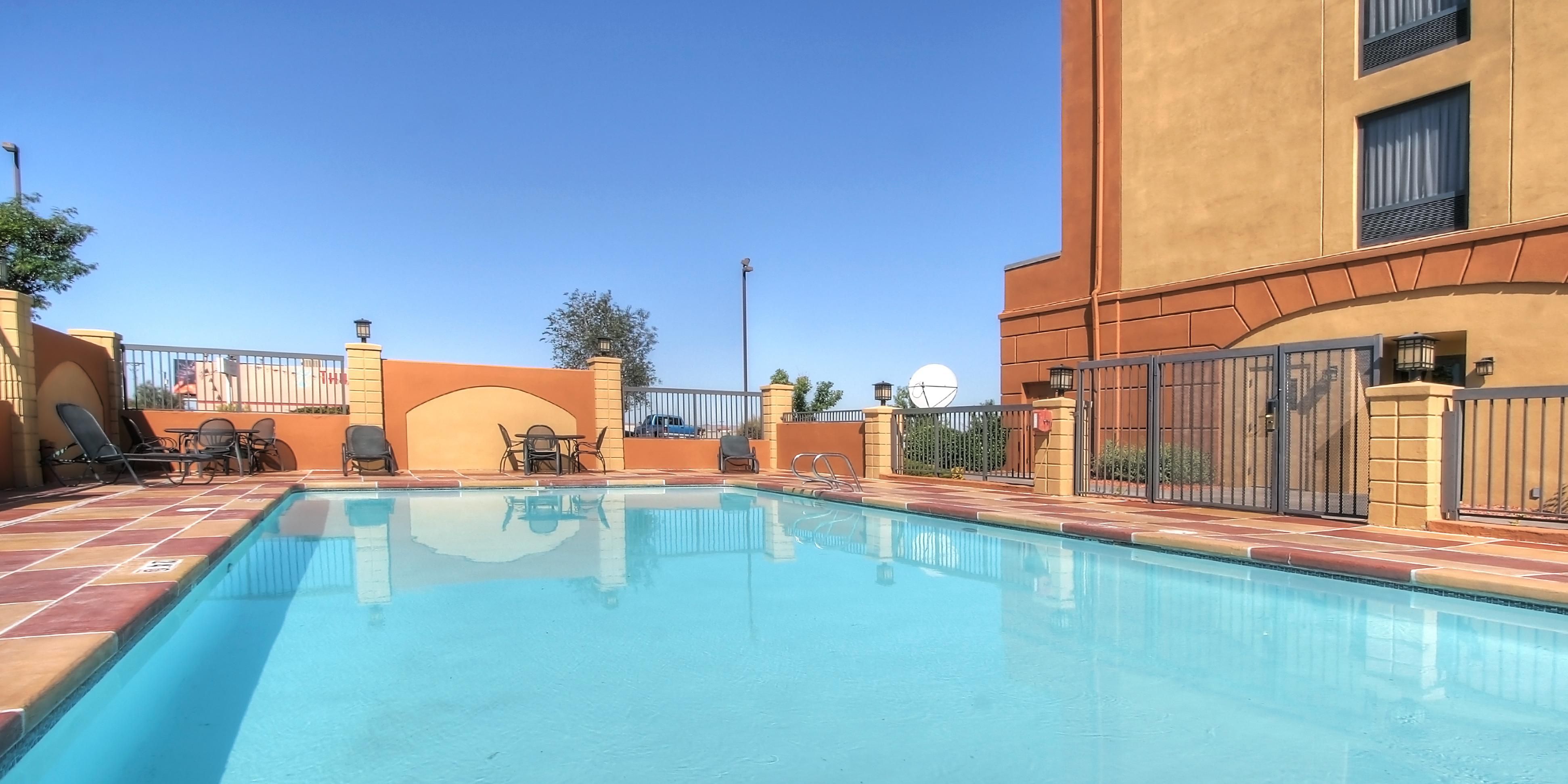 Holiday Inn Express & Suites Albuquerque Midtown - Albuquerque,