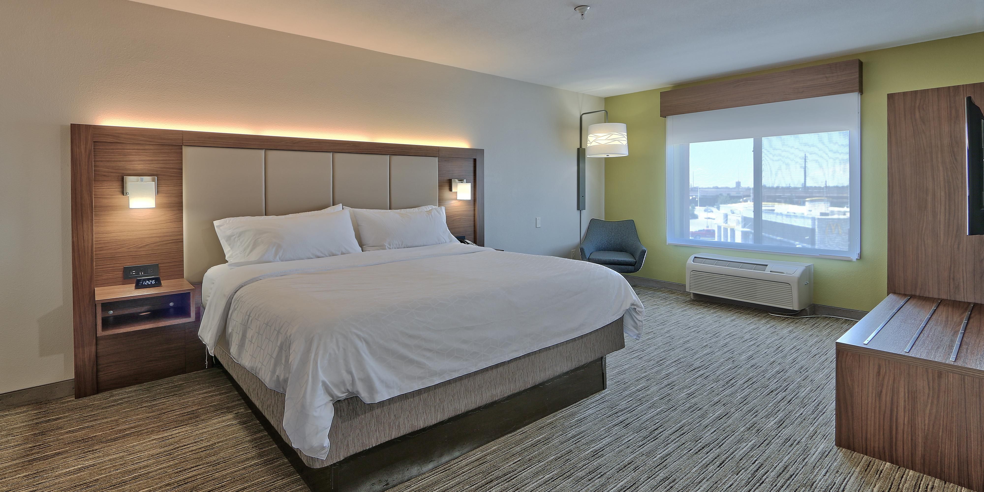 Holiday Inn Express & Suites Albuquerque Historic Old Town Guest Room ...