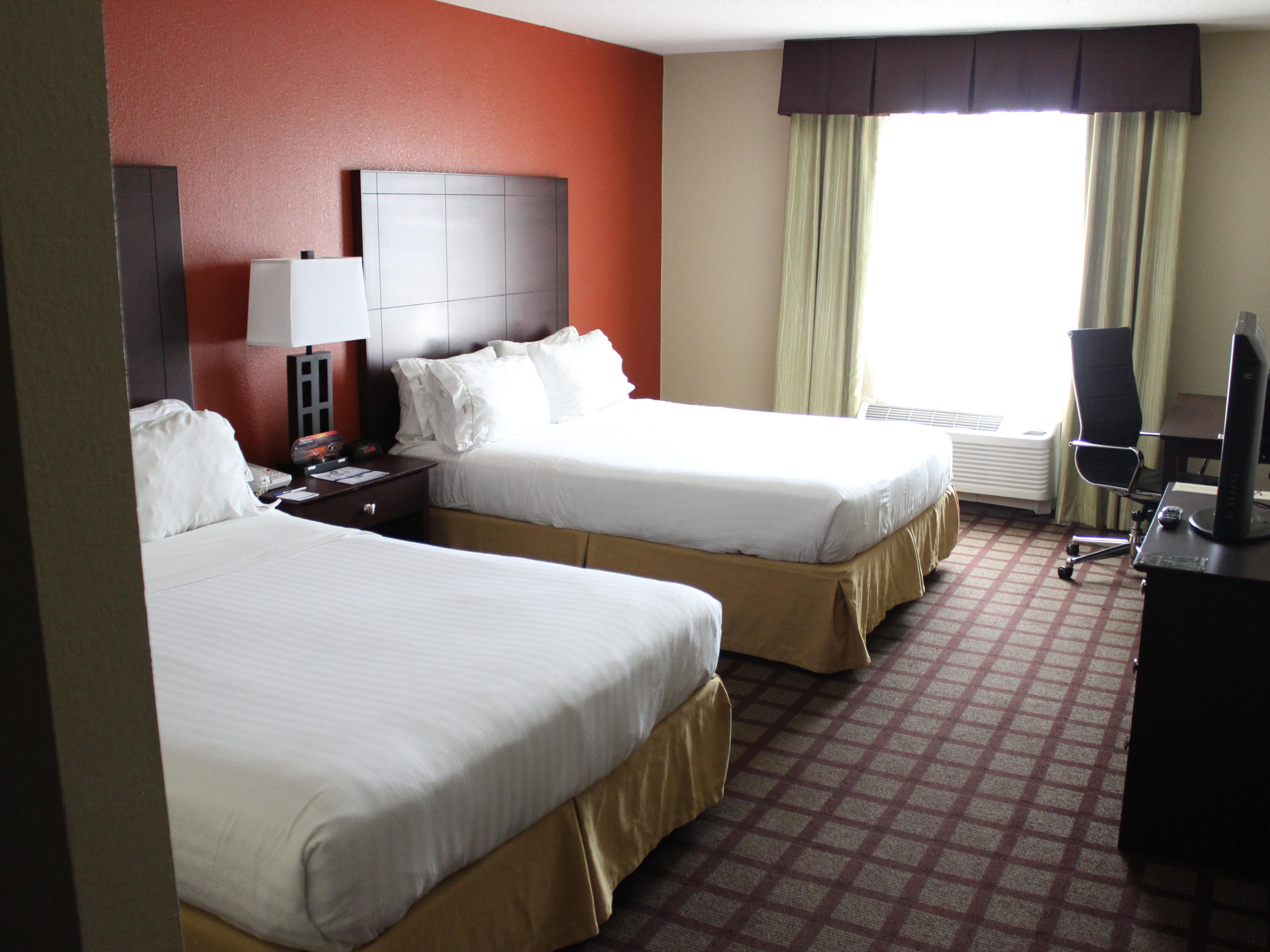 Algonquin Hotel near Huntley, IL | Holiday Inn Express & Suites Chicago ...