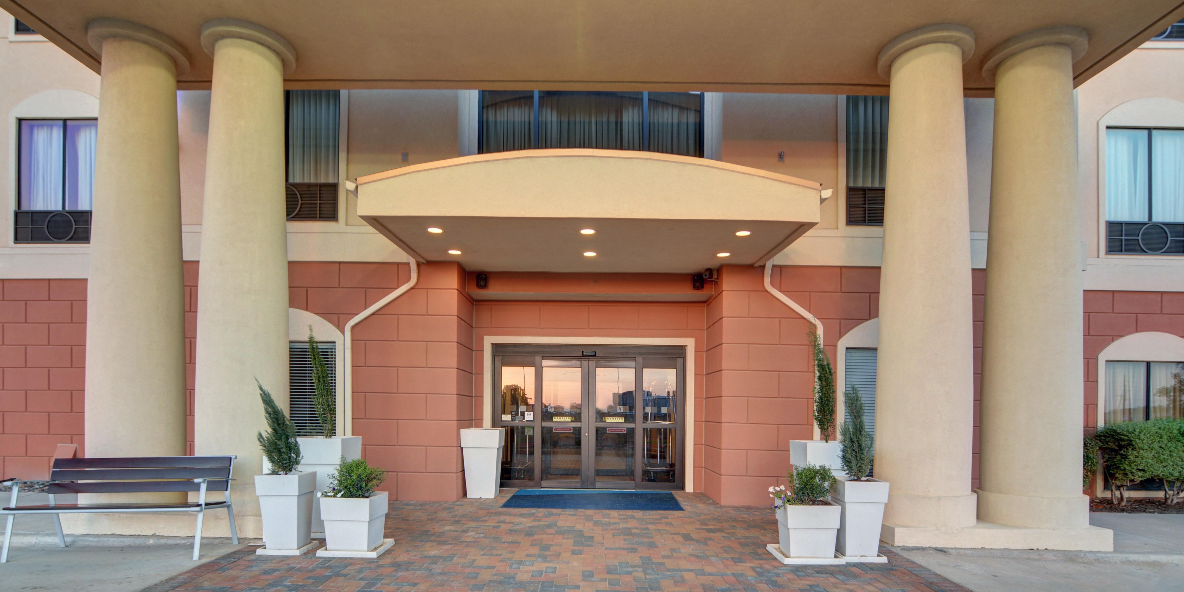 Affordable Hotels in Altus, OK | Holiday Inn Express & Suites Altus