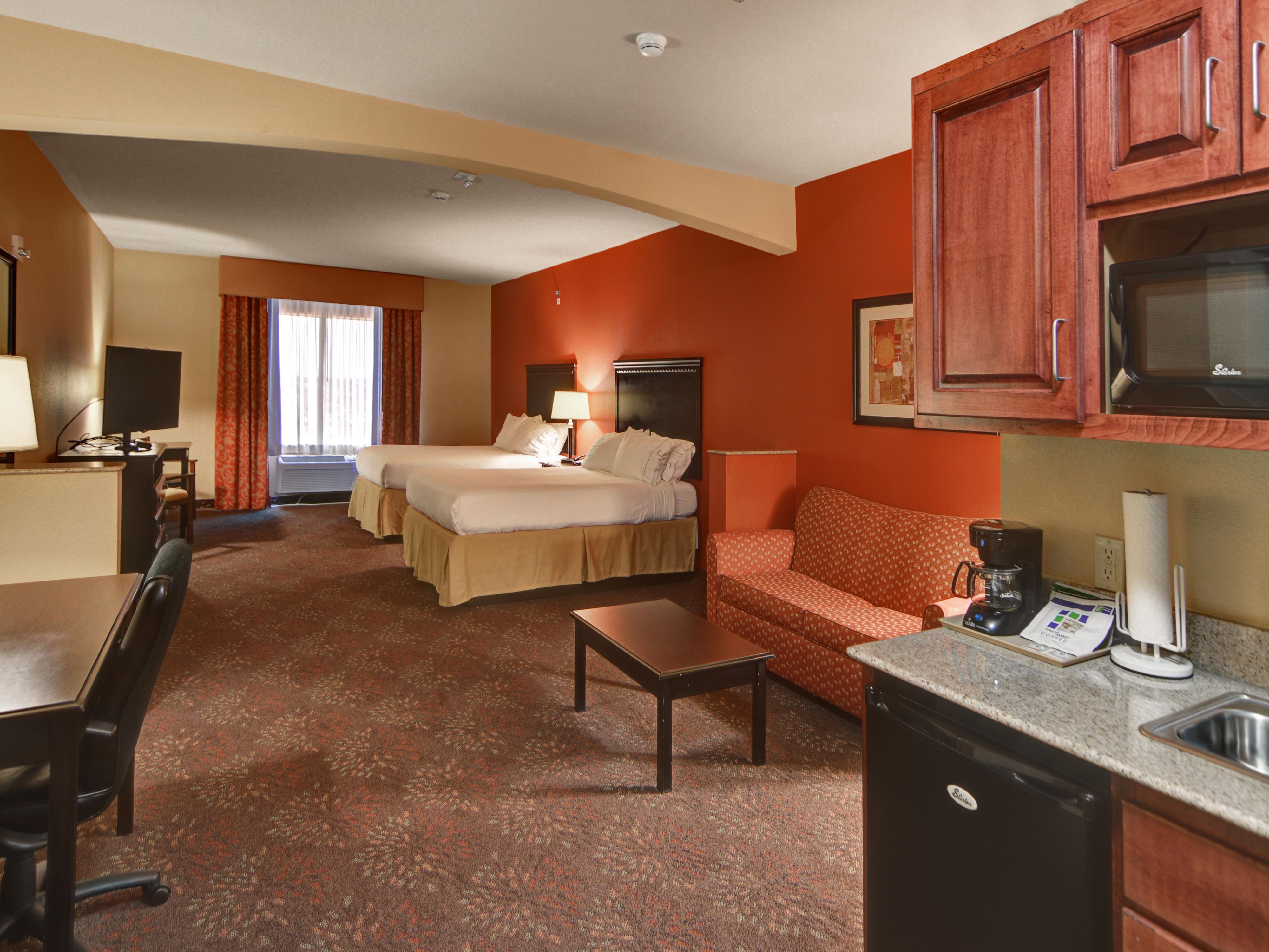 Holiday Inn Express & Suites Altus Guest Room & Suite Options