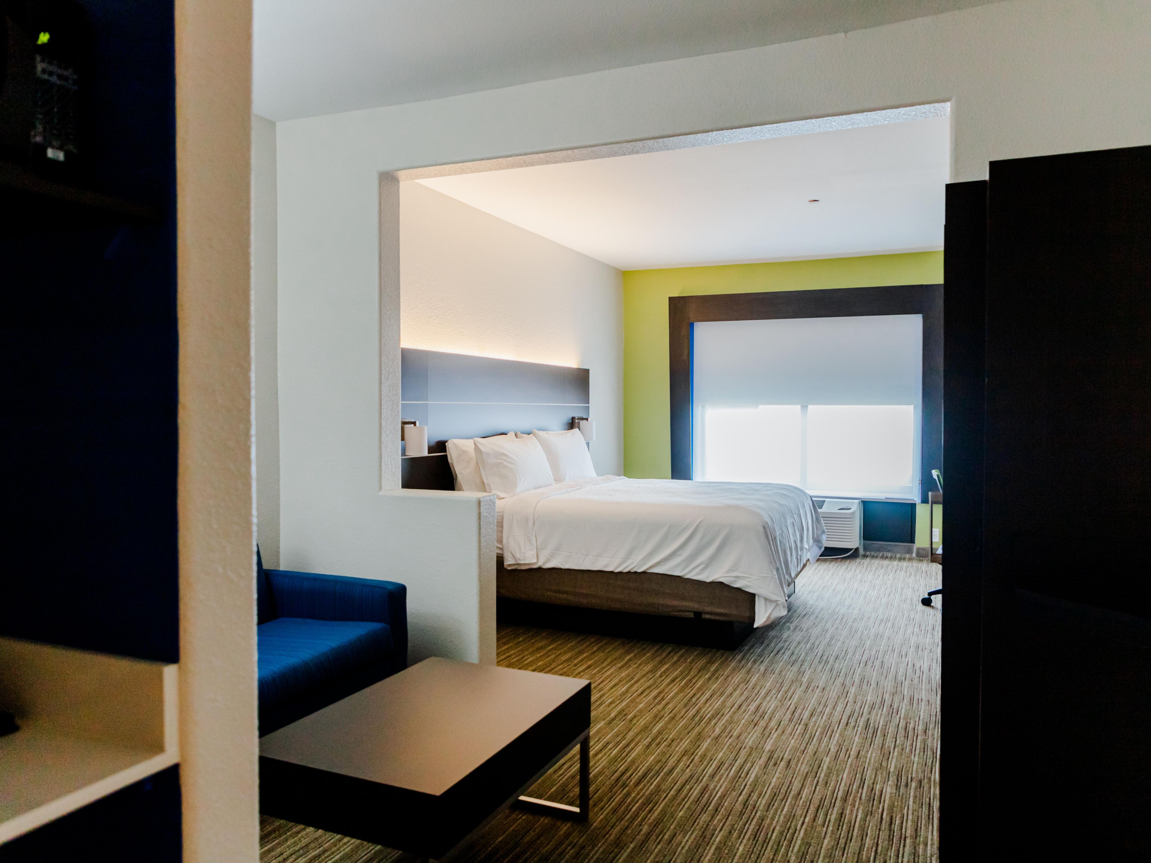 Holiday Inn Express & Suites Andalusia Guest Room & Suite Options