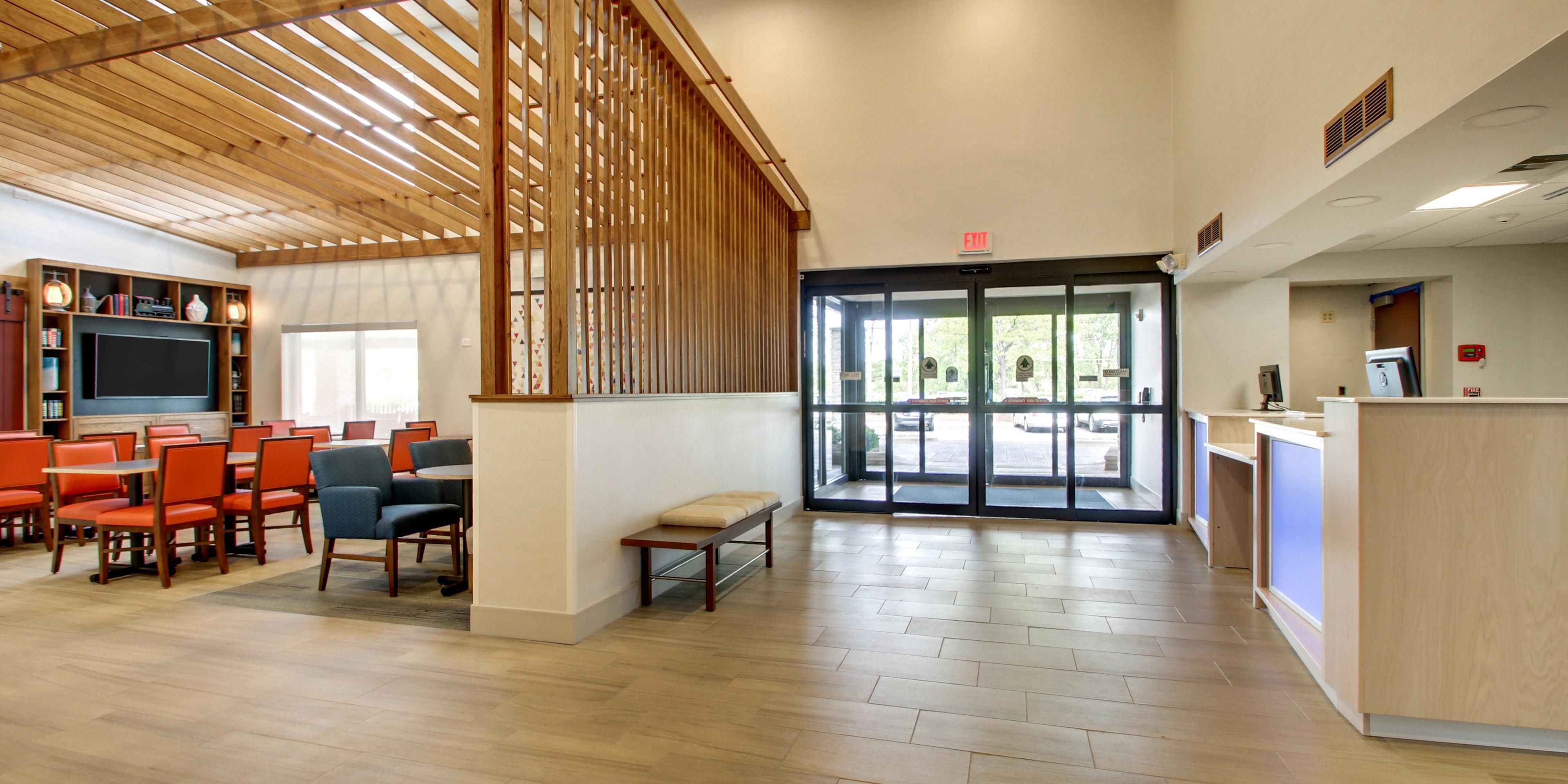 Hotels in Aurora, IL | Holiday Inn Express & Suites Aurora-Naperville