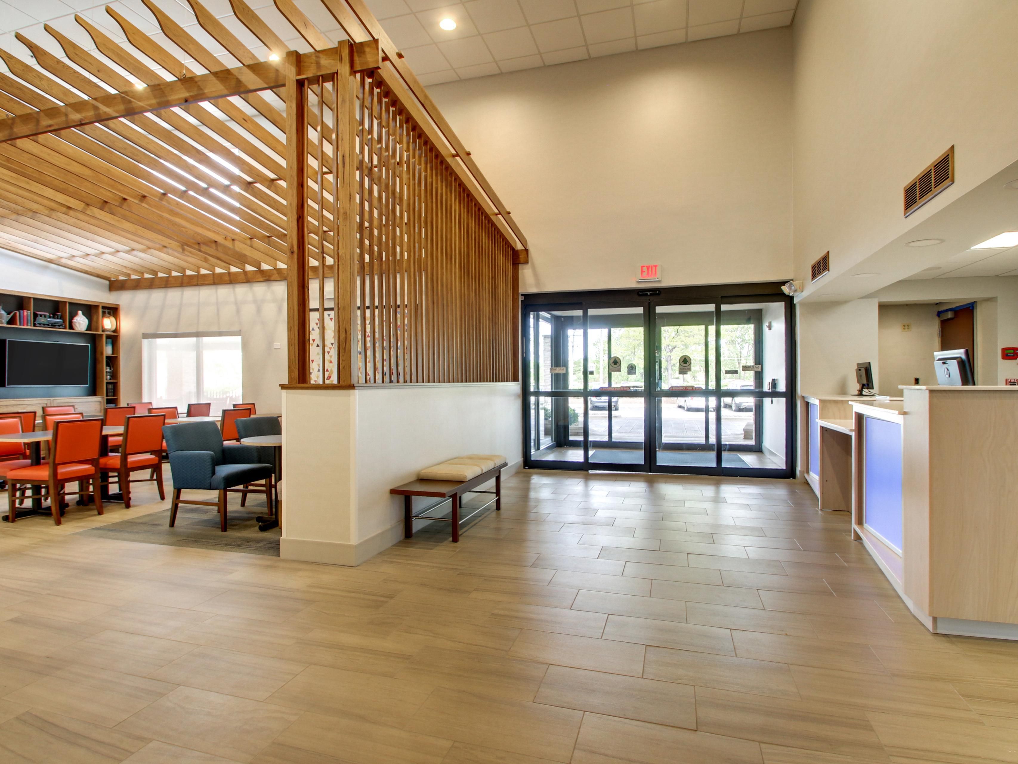 Hotels in Aurora, IL | Holiday Inn Express & Suites Aurora-Naperville