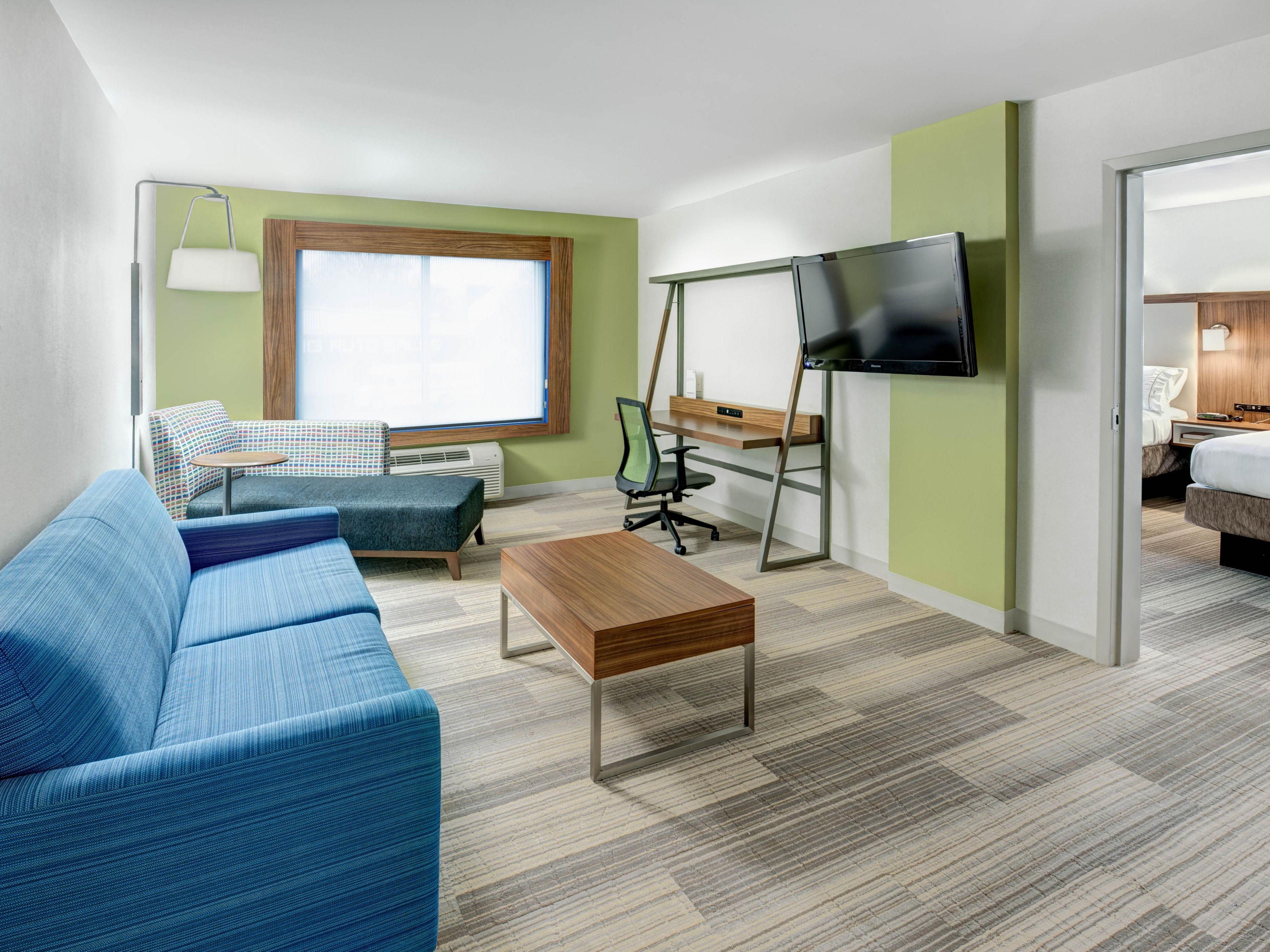 Newark Airport Hotel in New Jersey | Holiday Inn Express & Suites ...