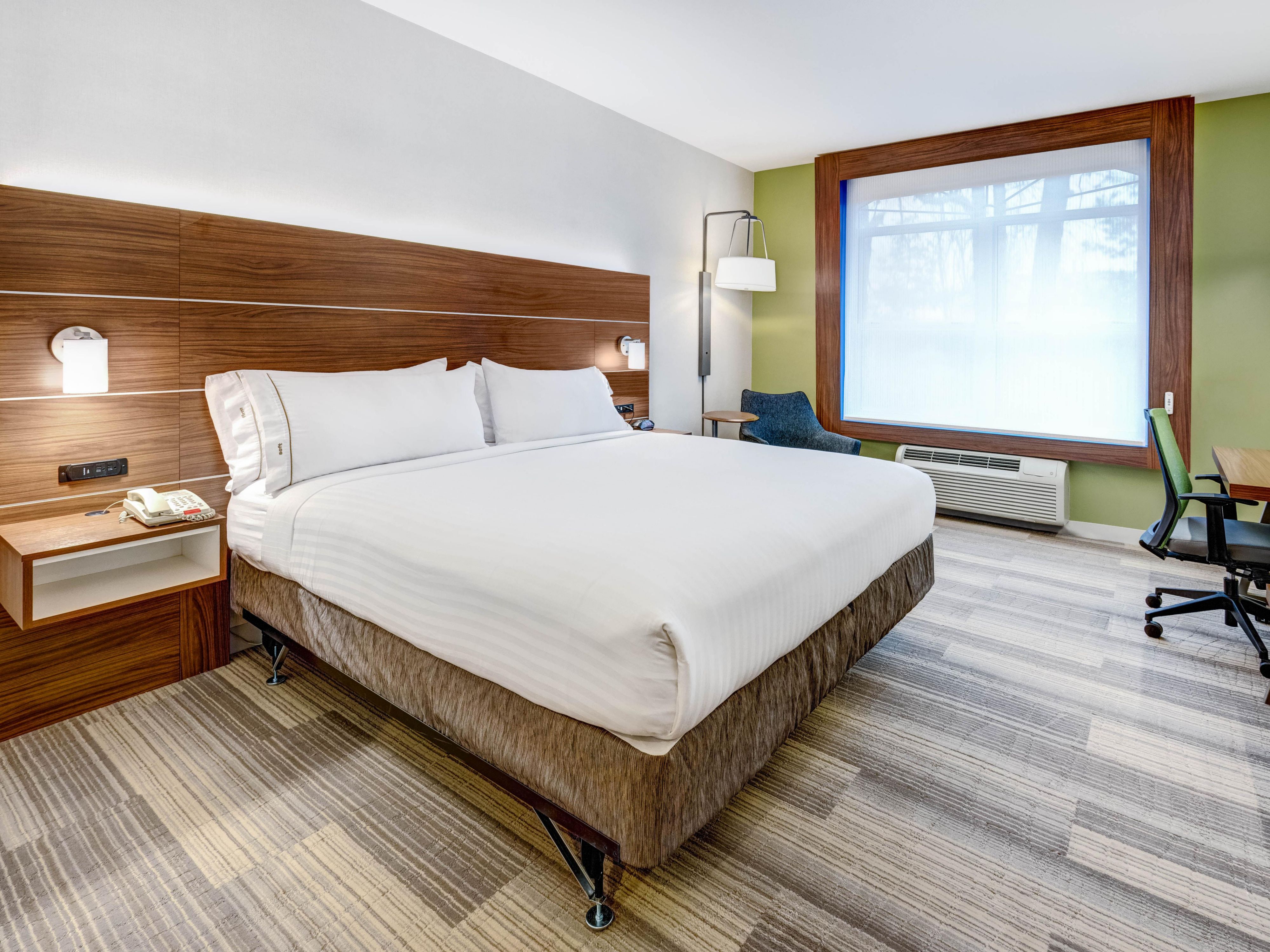Newark Airport Hotel in New Jersey | Holiday Inn Express & Suites ...