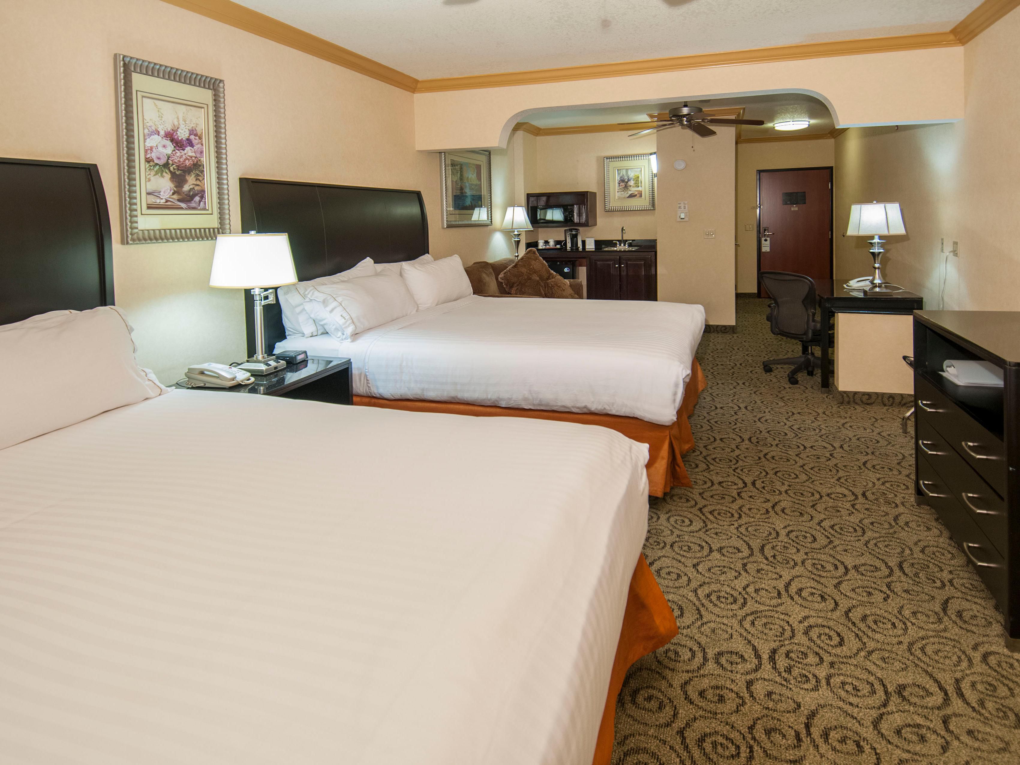 Holiday Inn Express & Suites Bakersfield Central - Bakersfield, United ...