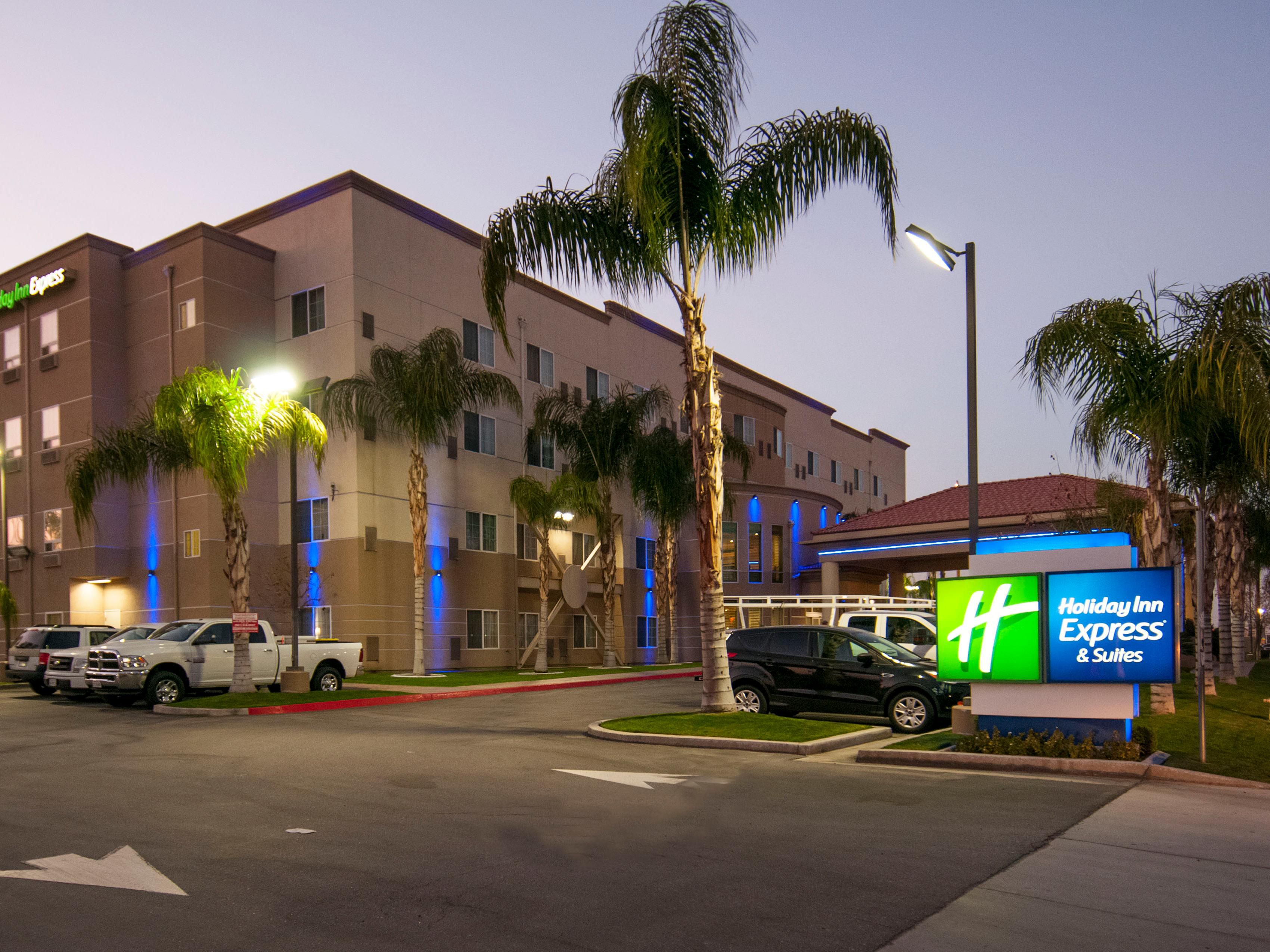 Holiday Inn Express & Suites Bakersfield Central - Bakersfield, United ...