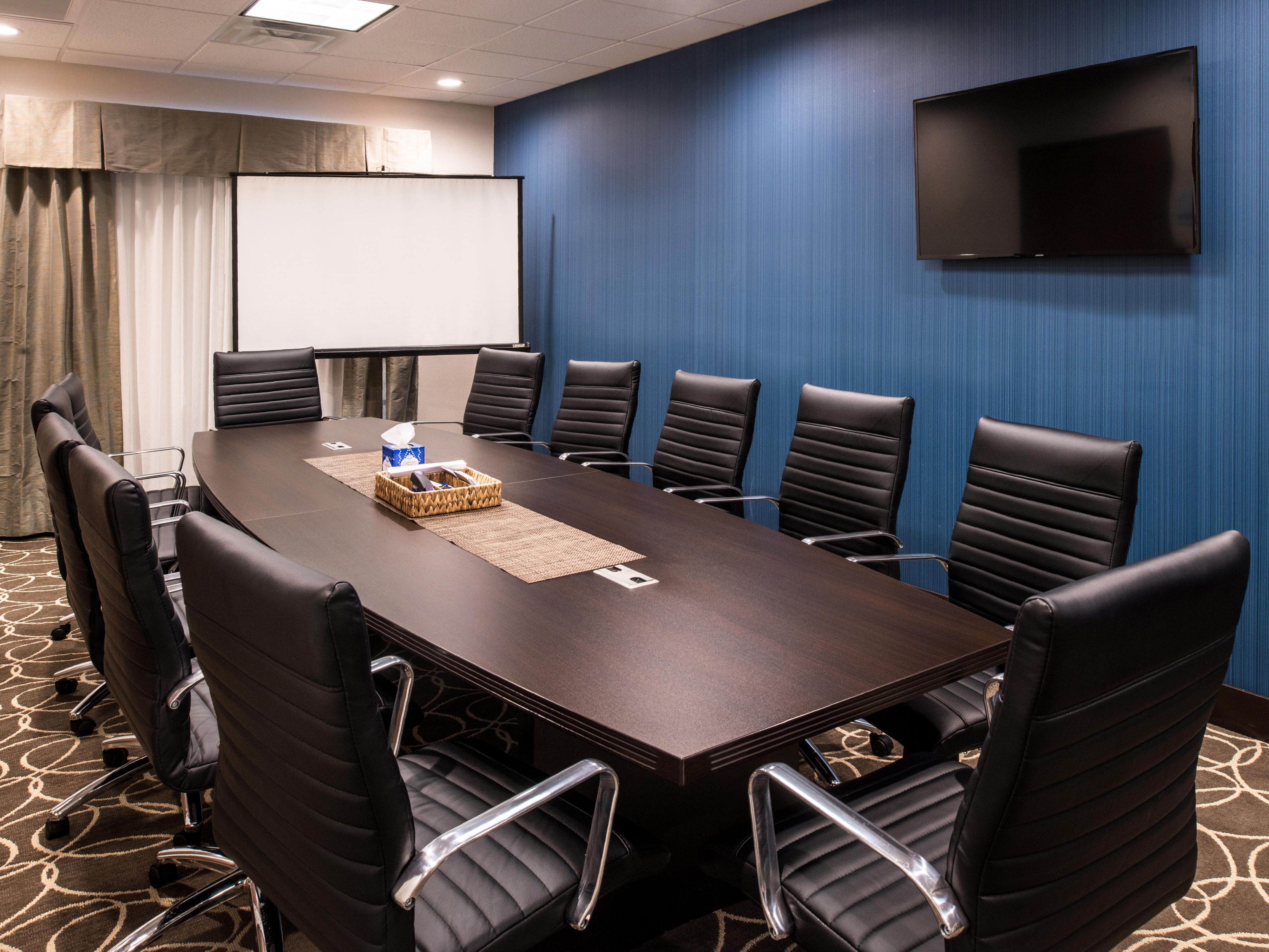 Holiday Inn Express & Suites Bakersfield Airport - Bakersfield,