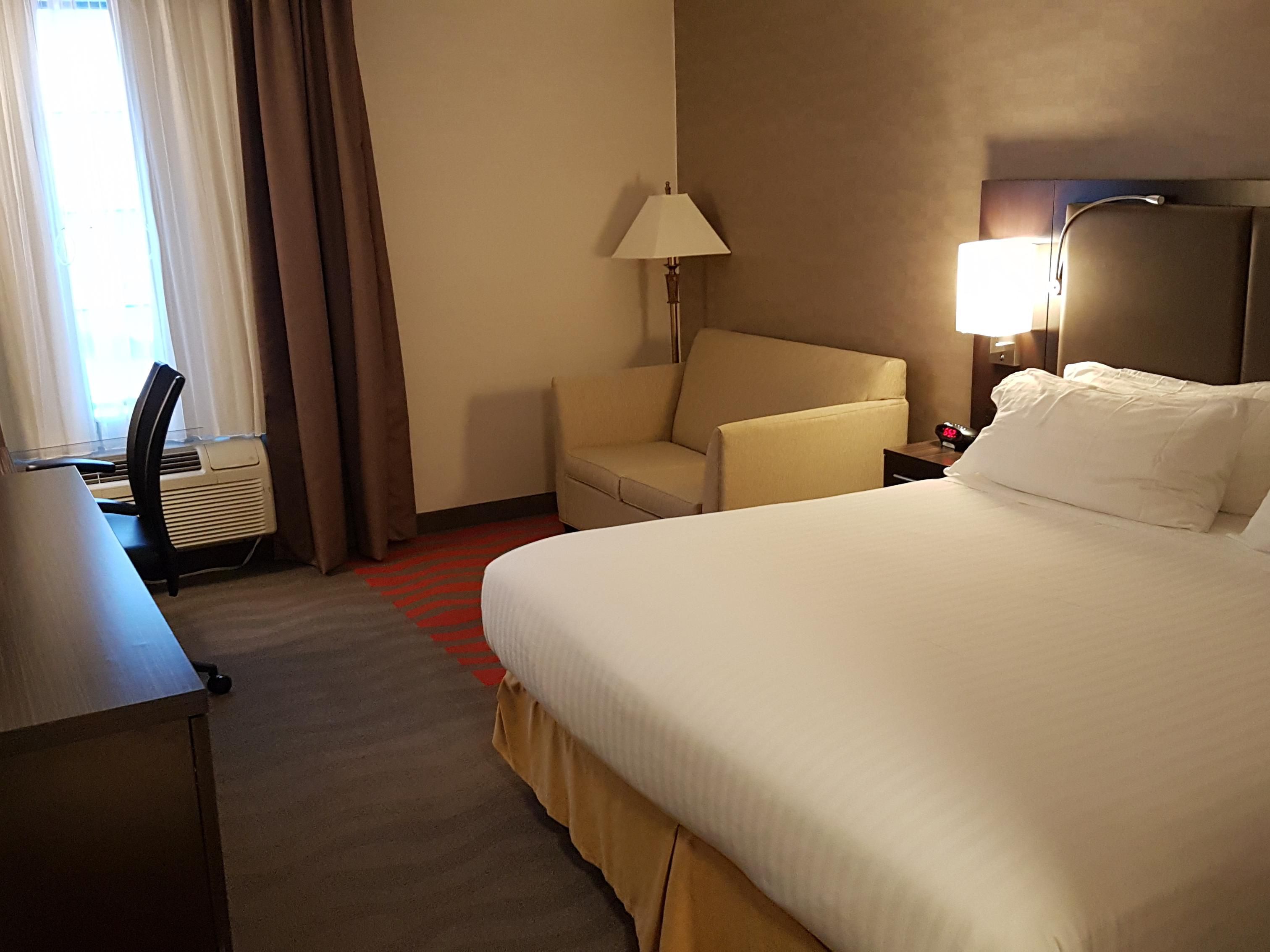 Holiday Inn Express & Suites Barrie Guest Room & Suite Options