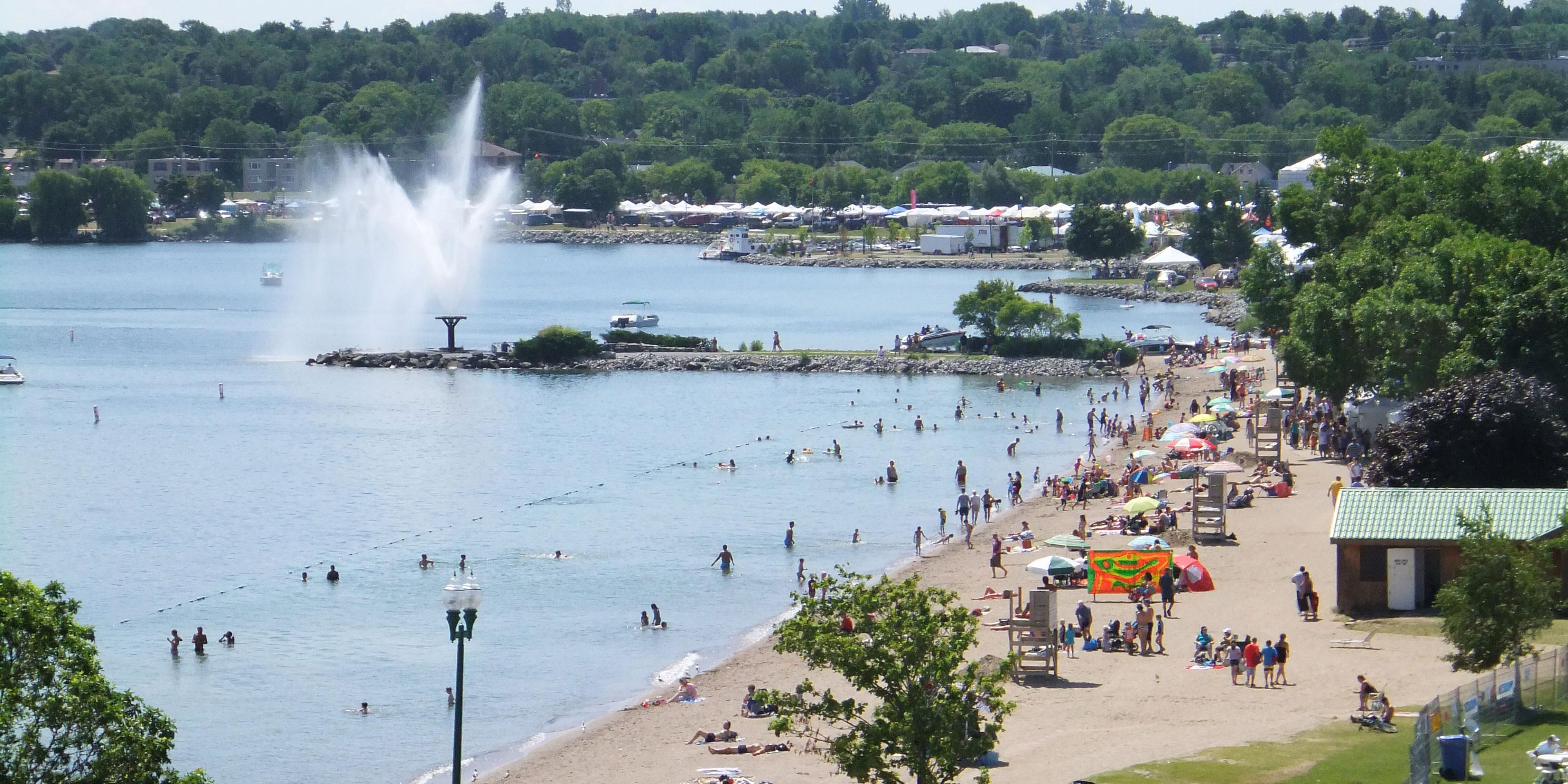 Holiday Inn Express & Suites Barrie - Barrie,