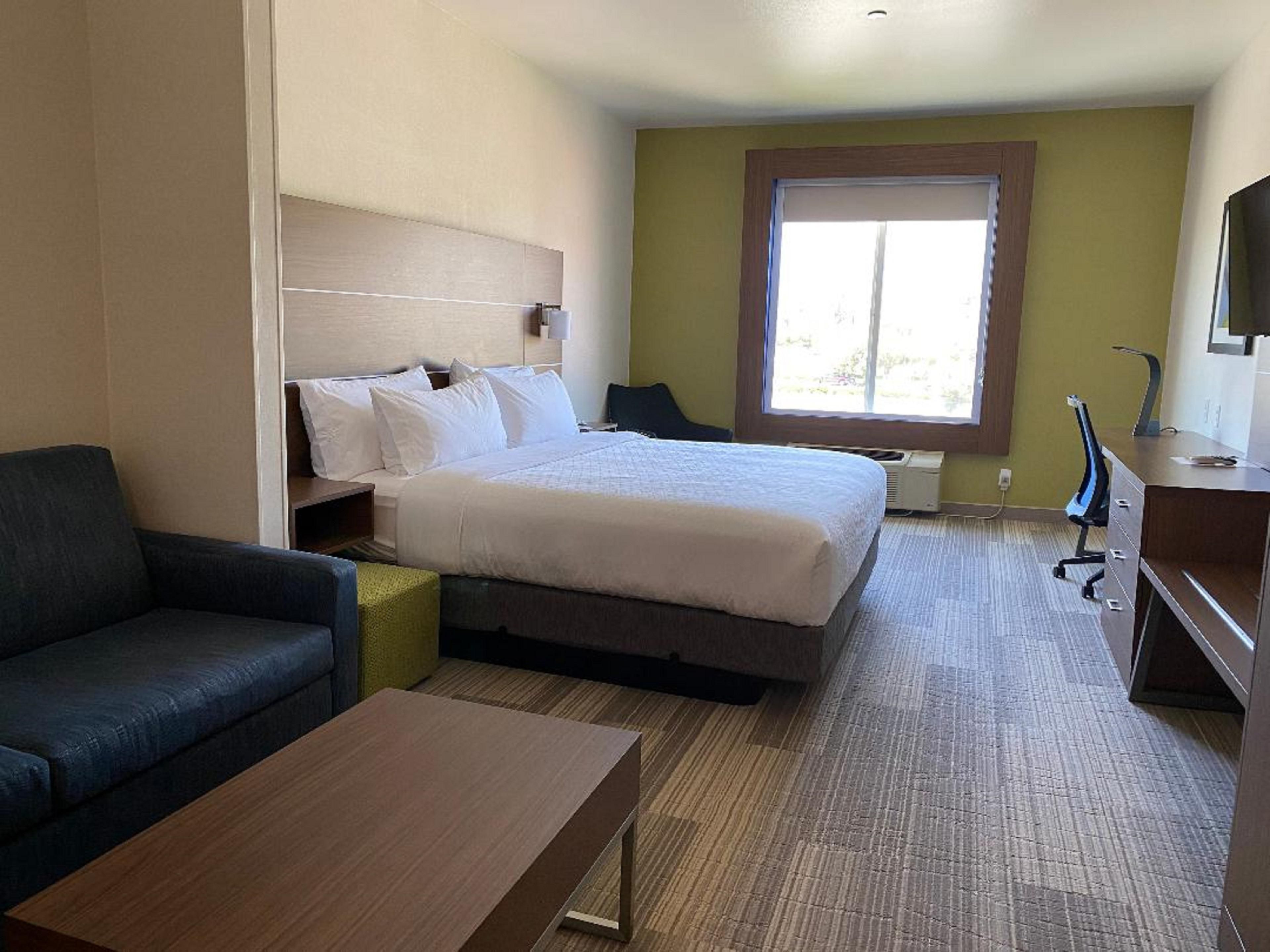 Hotel in Beaumont, CA | Holiday Inn Express & Suites Beaumont - Oak Valley