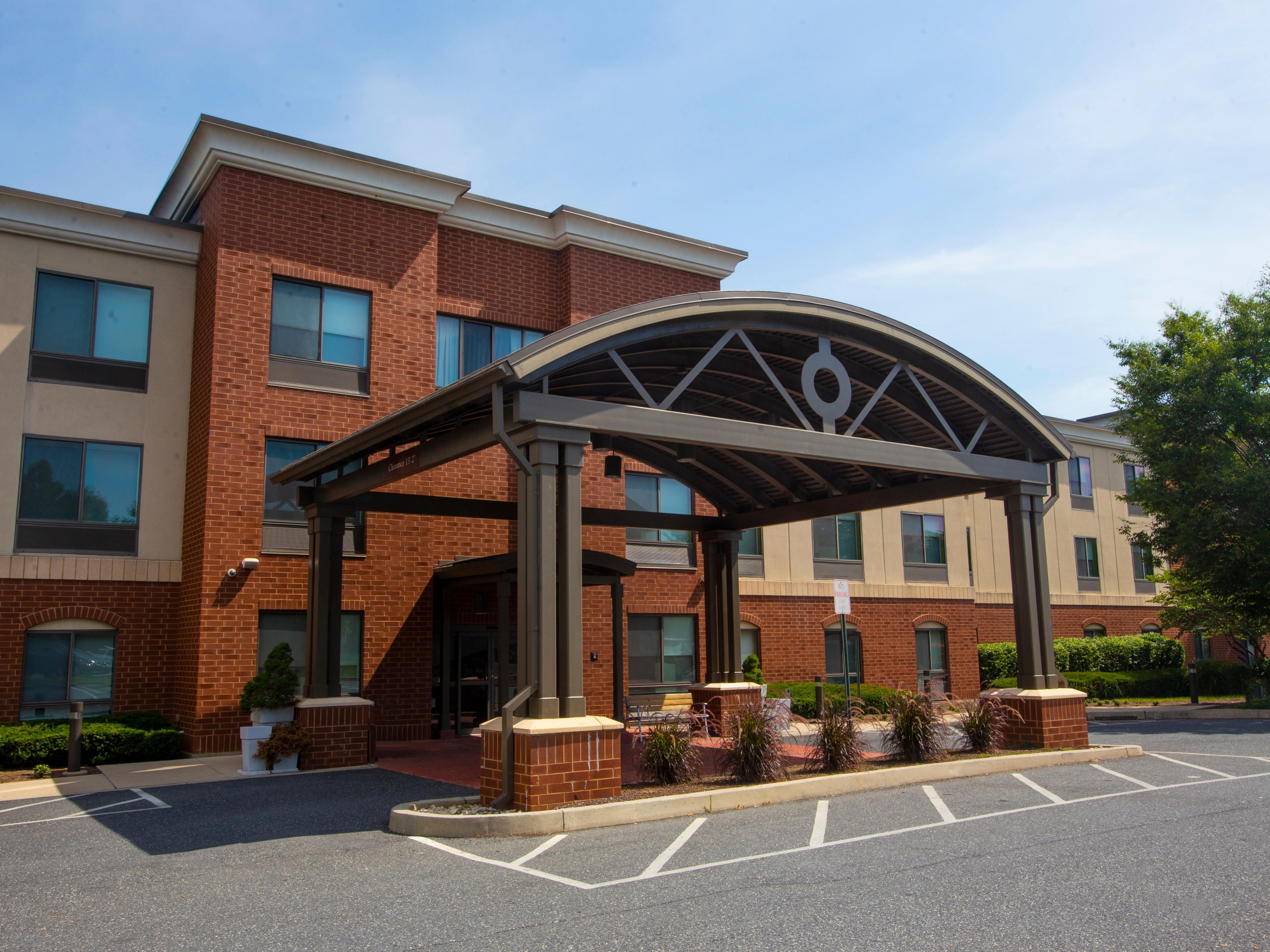Hotels in Bethlehem, PA | Holiday Inn Express & Suites Bethlehem Arpt ...