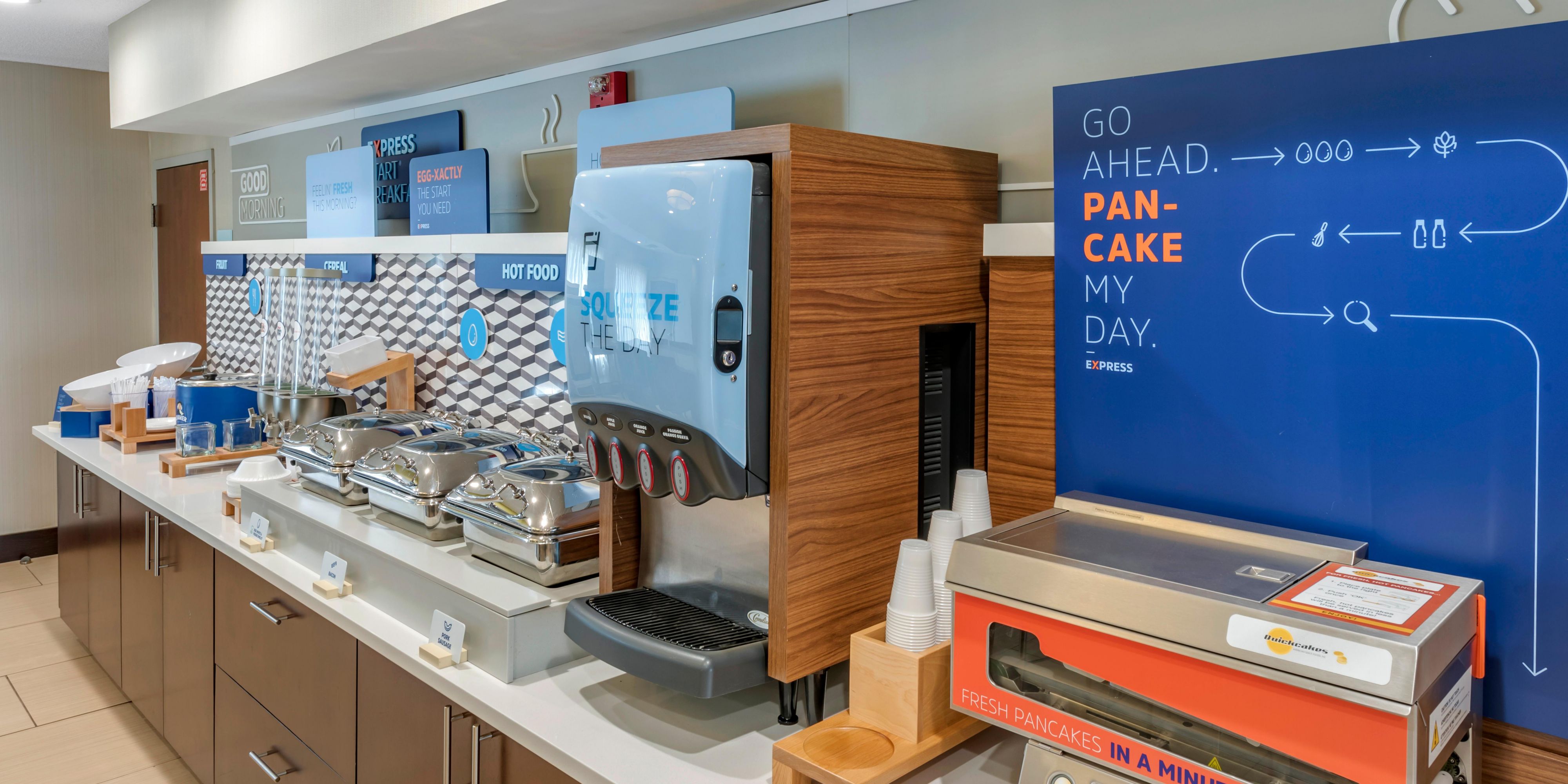 Holiday Inn Express & Suites Cincinnati-Blue Ash Hotel by IHG