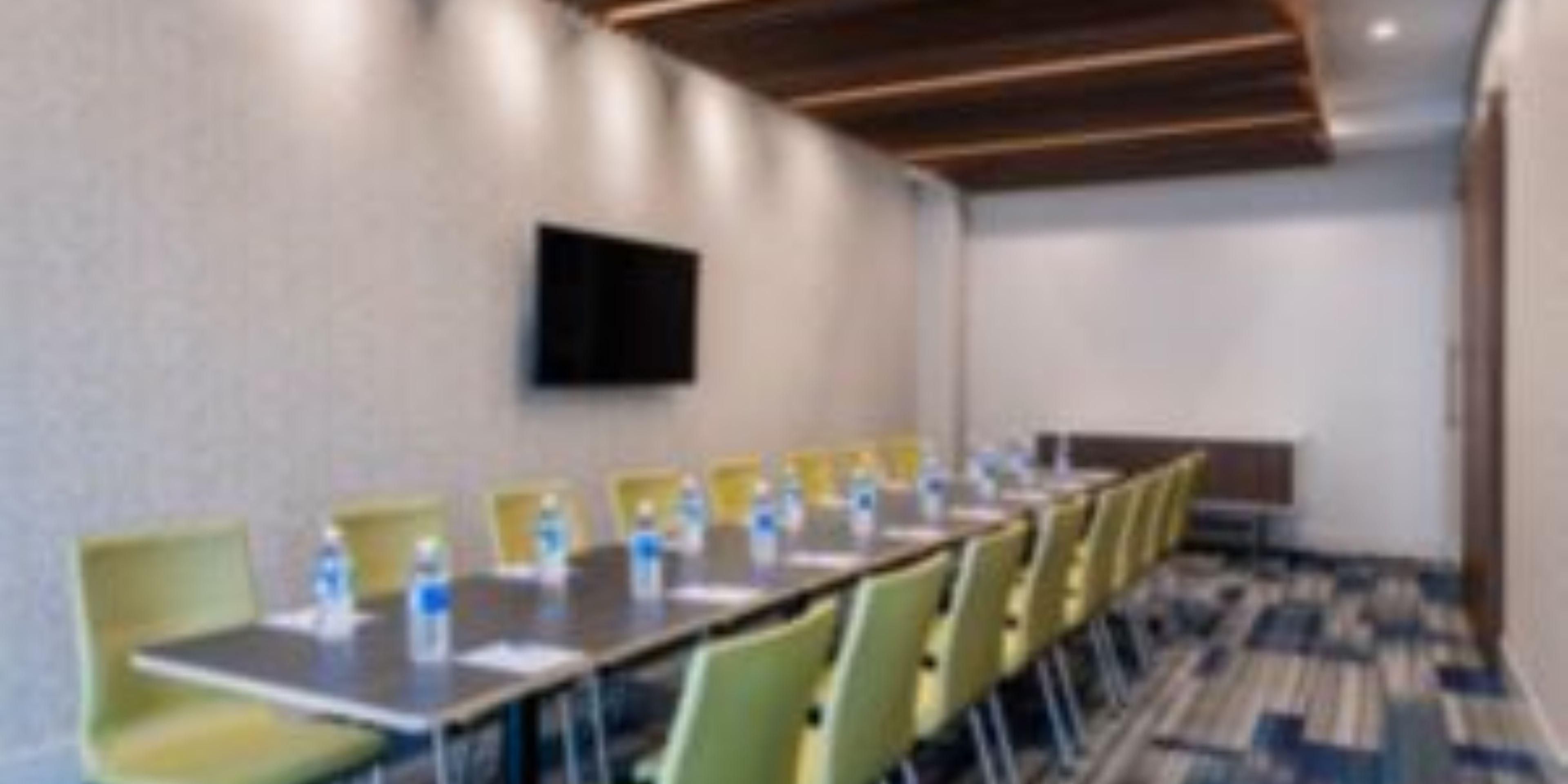 Brandon Hotels | Holiday Inn Express & Suites Brandon