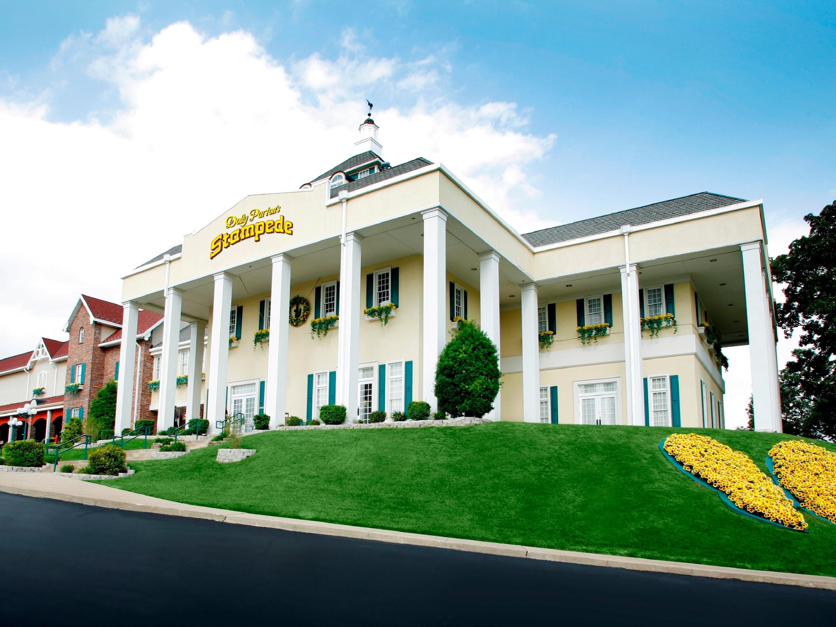 Places to Stay in Branson, MO | Holiday Inn Express & Suites Branson 76 ...
