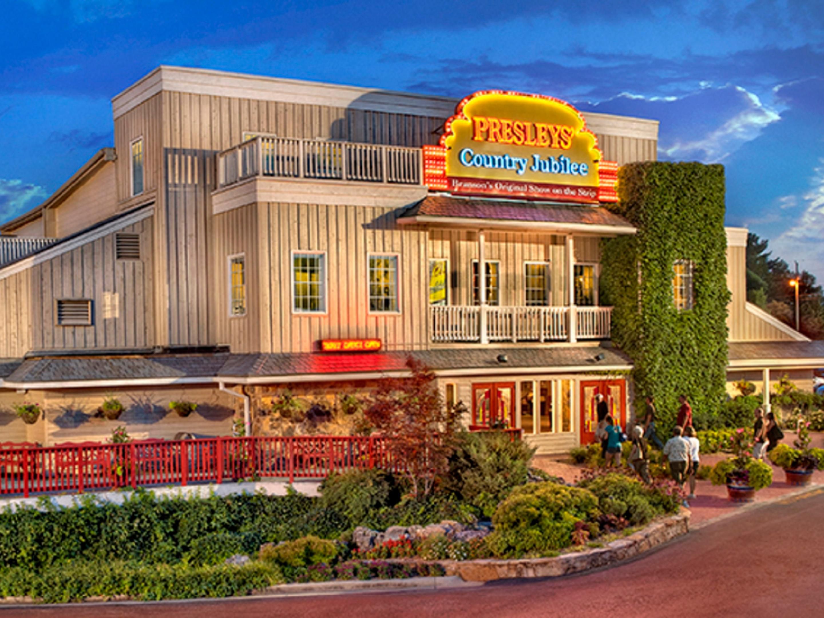 Places to Stay in Branson, MO | Holiday Inn Express & Suites Branson 76 ...