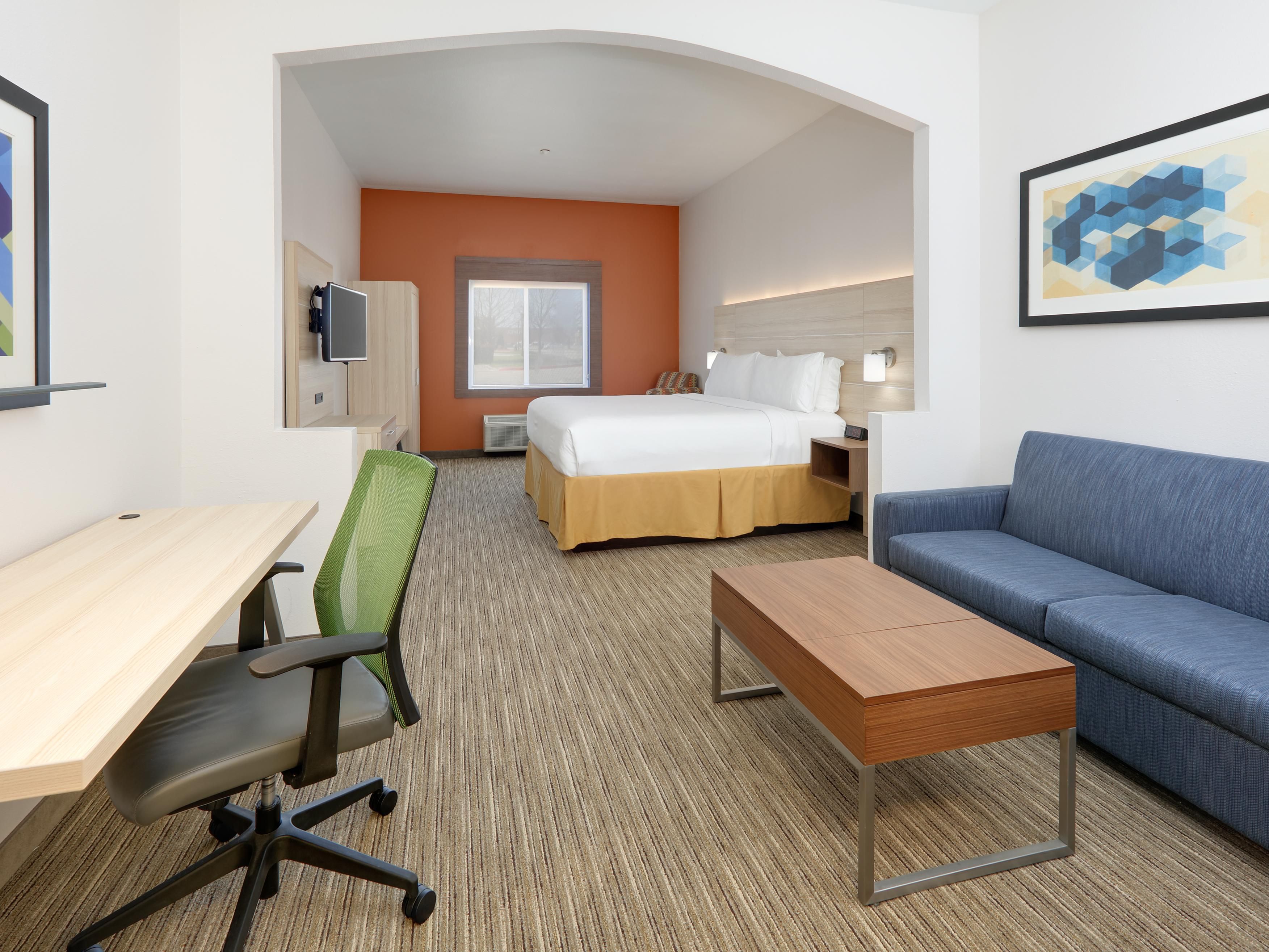 Holiday Inn Express & Suites Burleson/Ft. Worth Guest Room & Suite Options