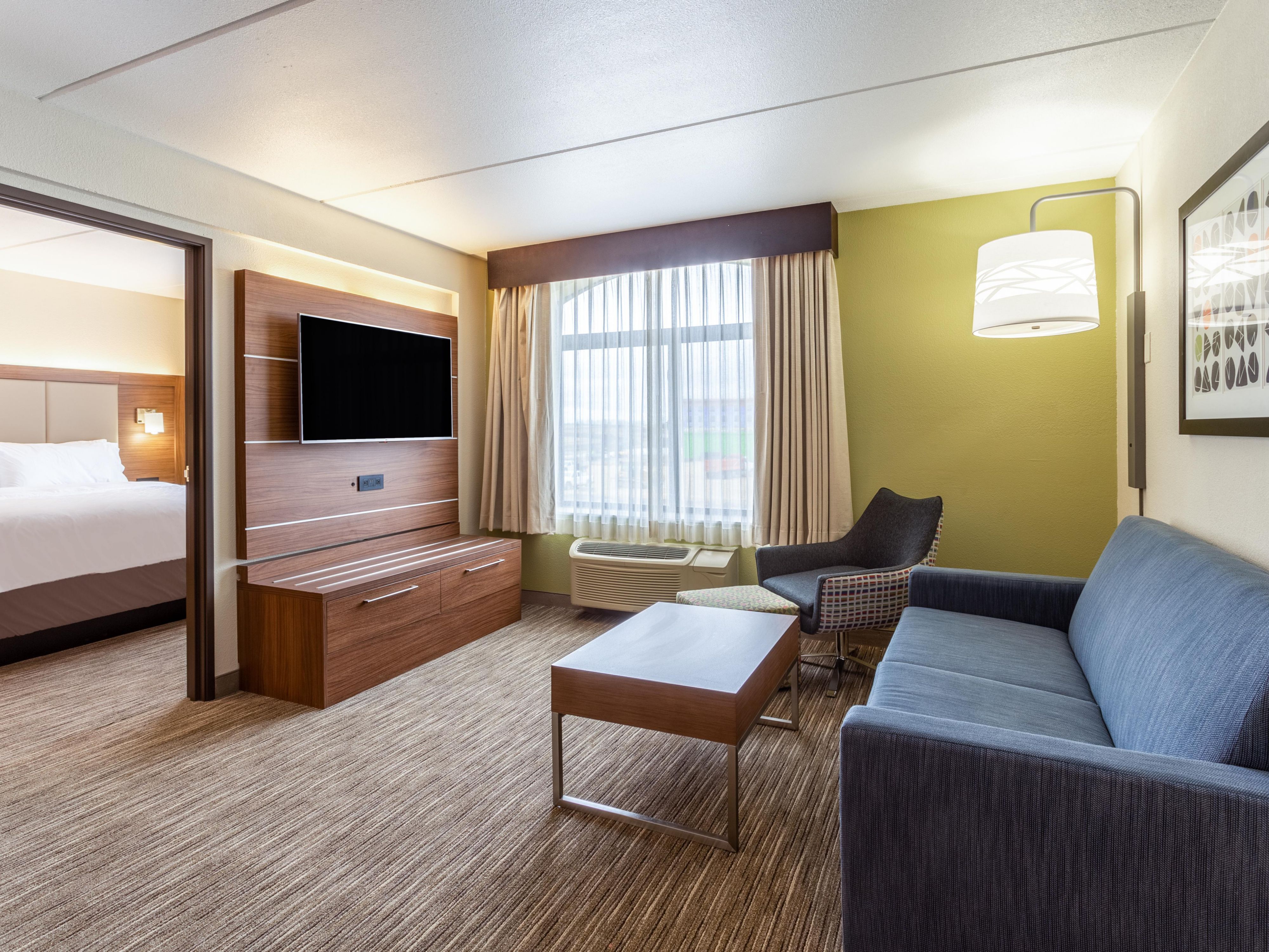 Holiday Inn Express & Suites Cedar Falls - Waterloo Guest Room & Suite ...