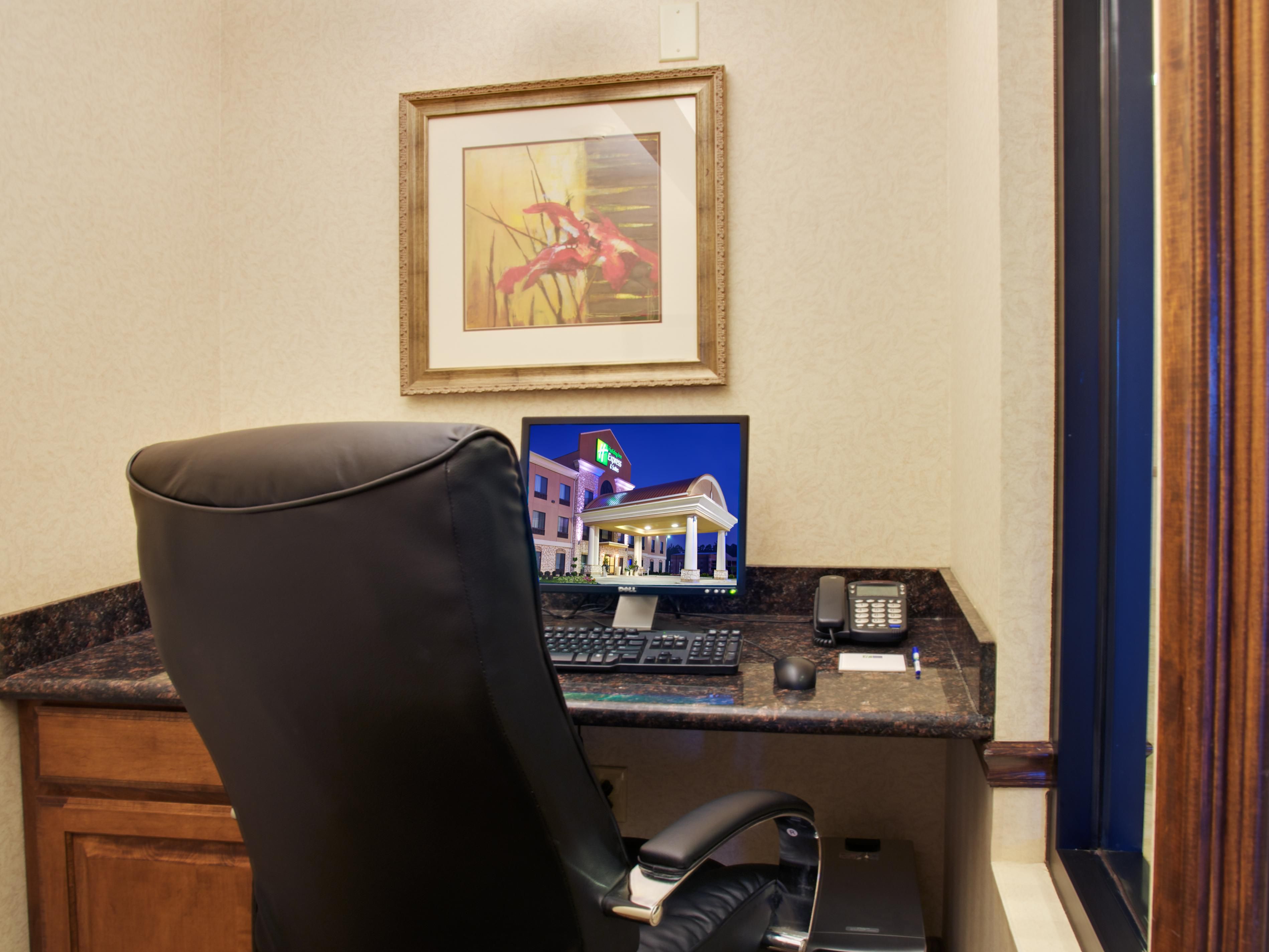 Affordable Hotel in Center, TX | Holiday Inn Express & Suites Center
