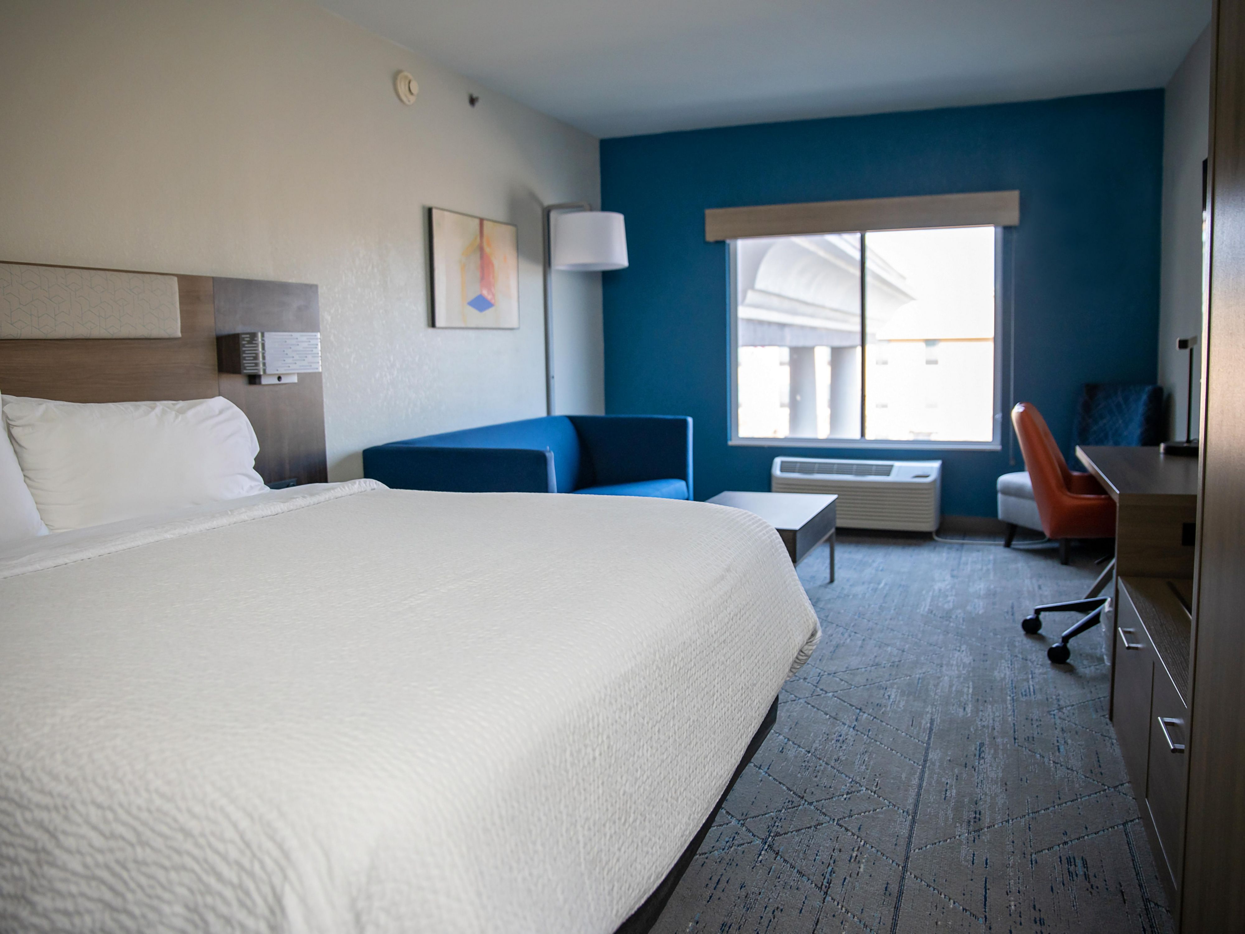 Holiday Inn Express & Suites Center Hotel by IHG