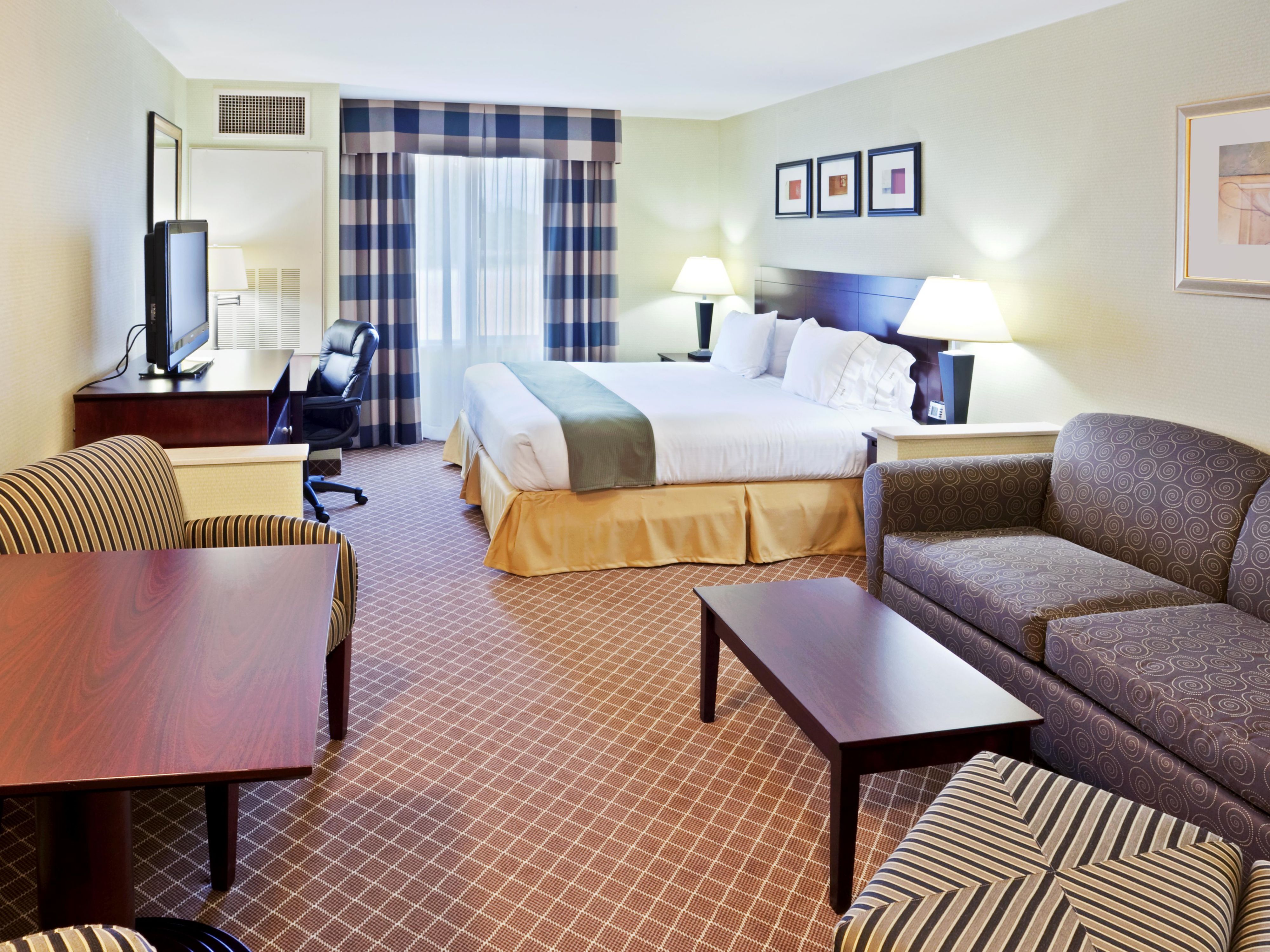 Rooms & Suites