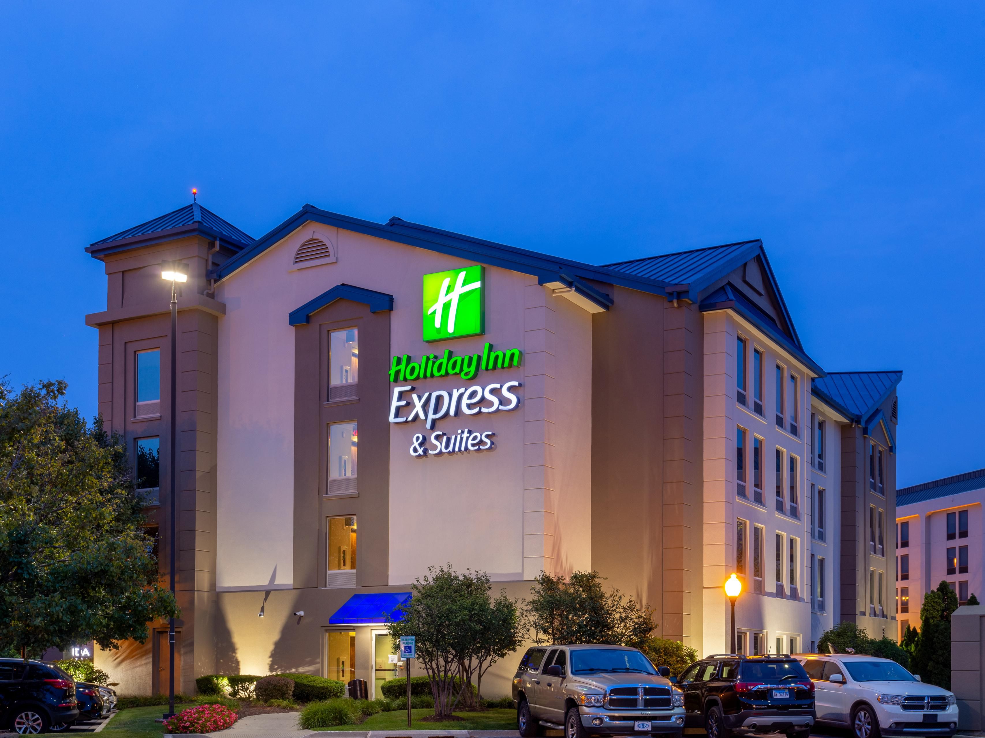 Hotels near Midway Airport | Holiday Inn Express & Suites Chicago ...