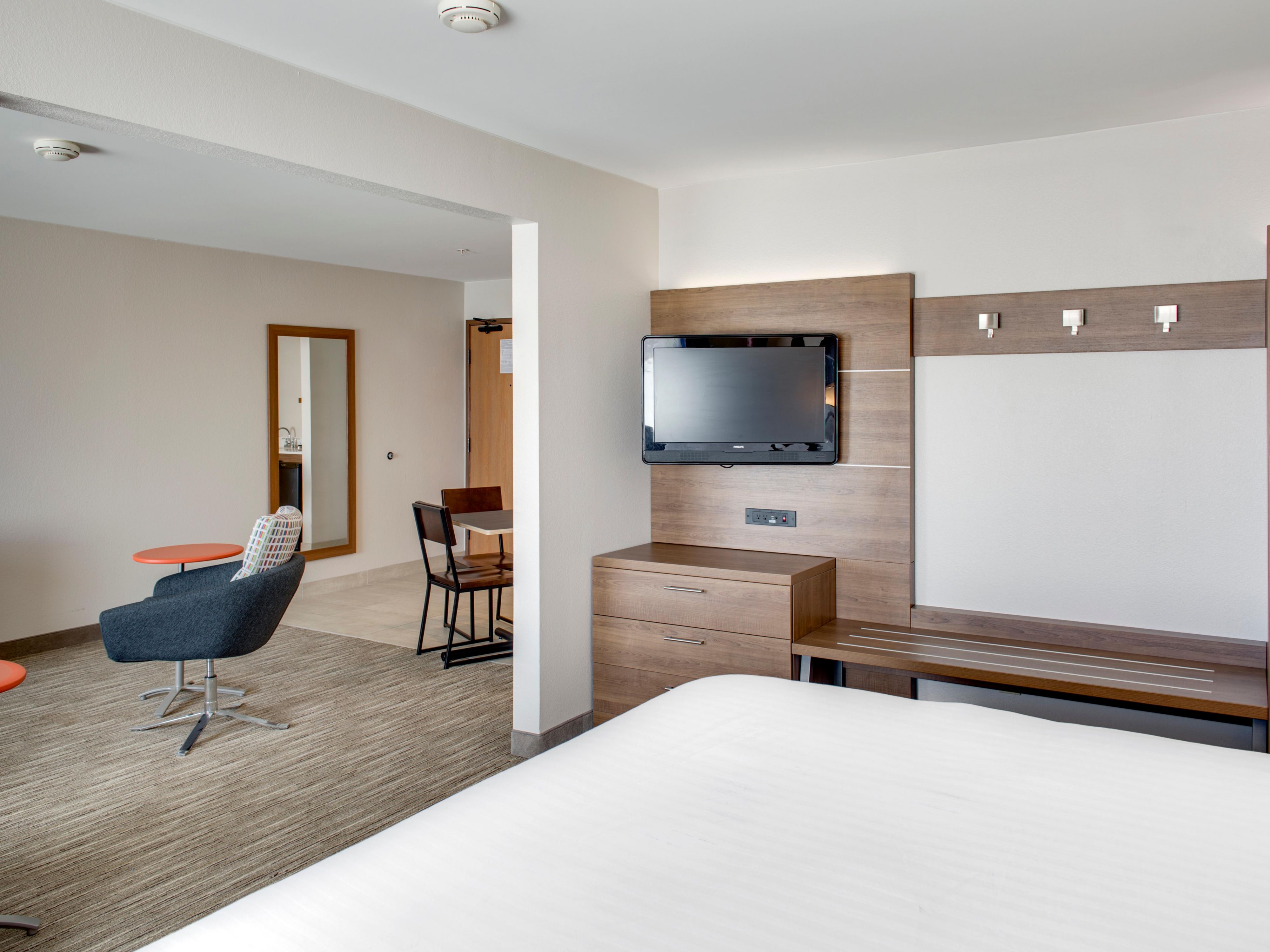 Holiday Inn Express & Suites Chickasha Guest Room & Suite Options