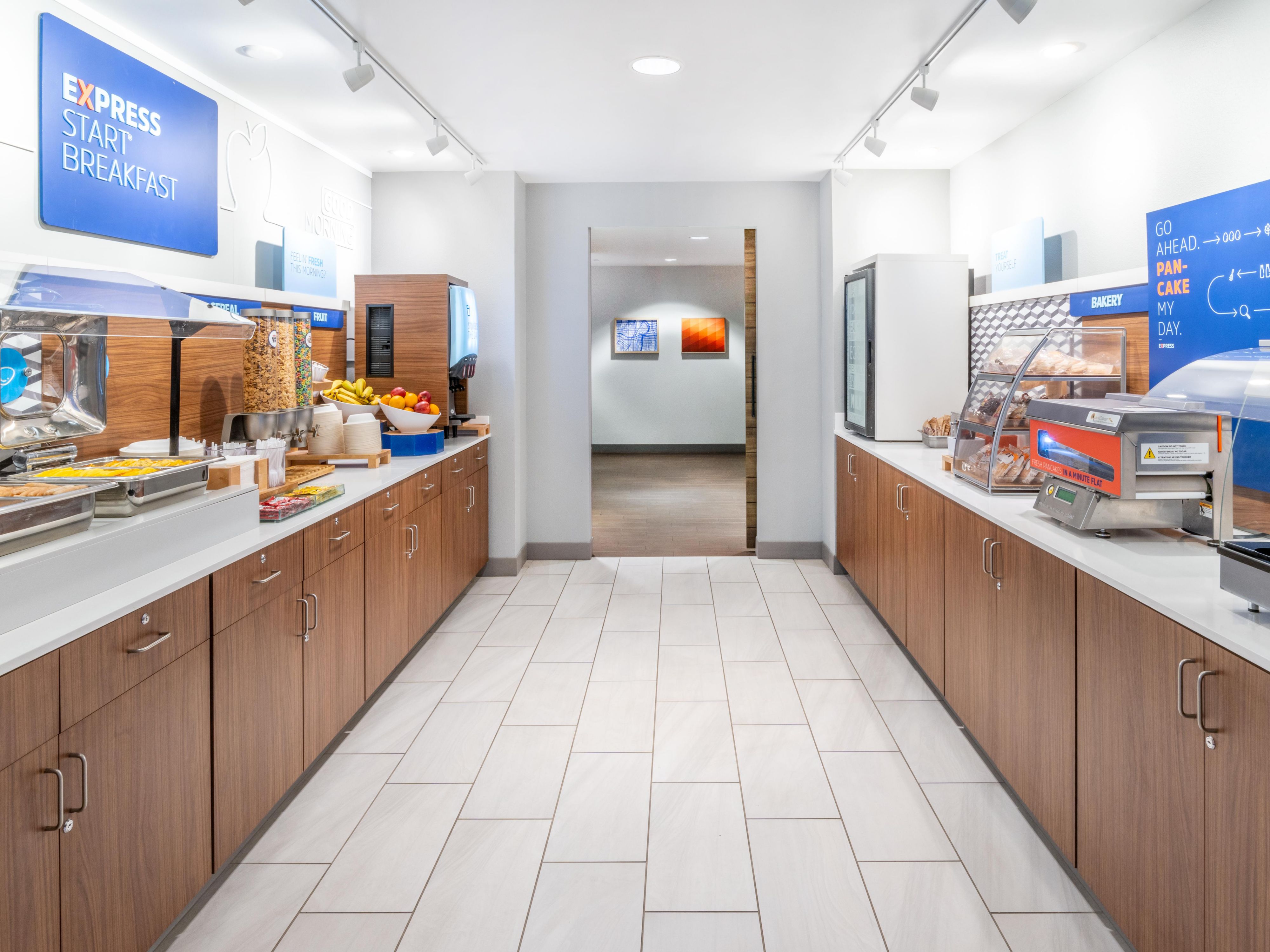Colorado Springs Hotel | Holiday Inn Express & Suites Colorado Springs ...