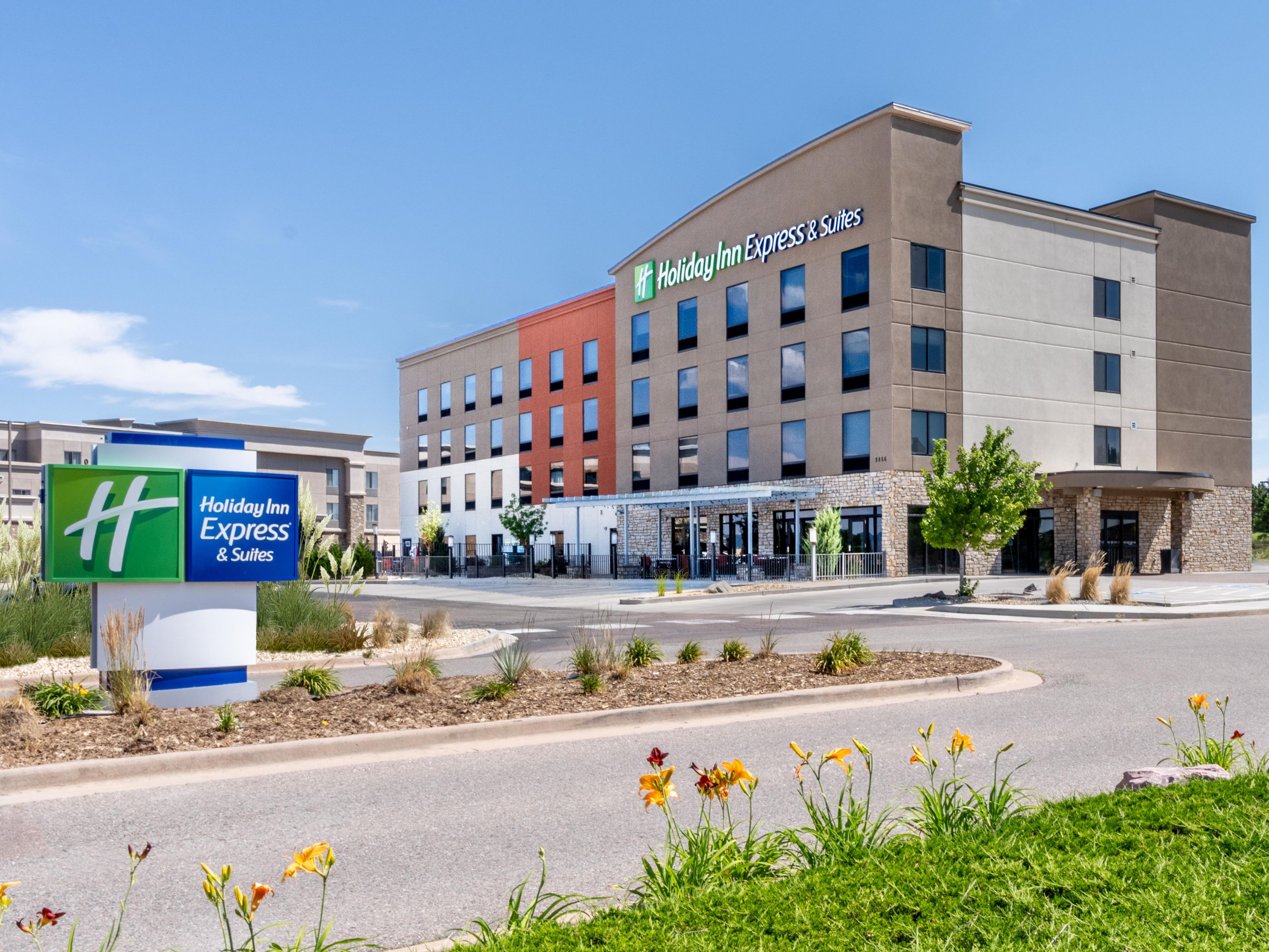 Colorado Springs Hotel | Holiday Inn Express & Suites Colorado Springs ...