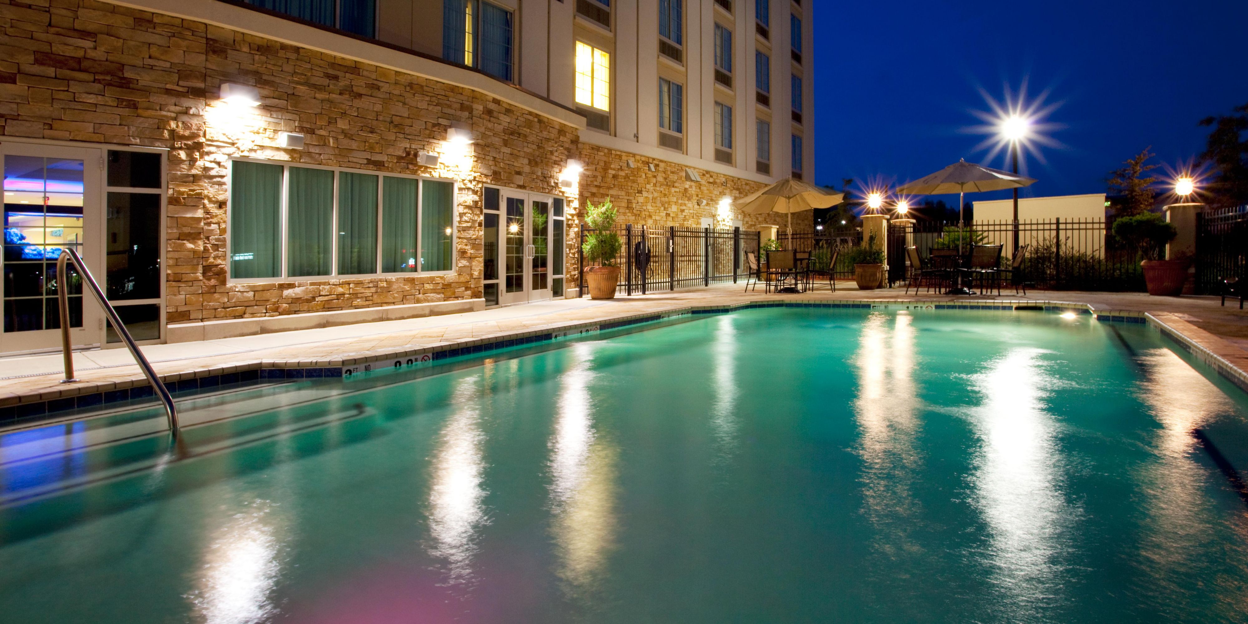 Affordable Hotel in Columbus, GA | Holiday Inn Express & Suites ...