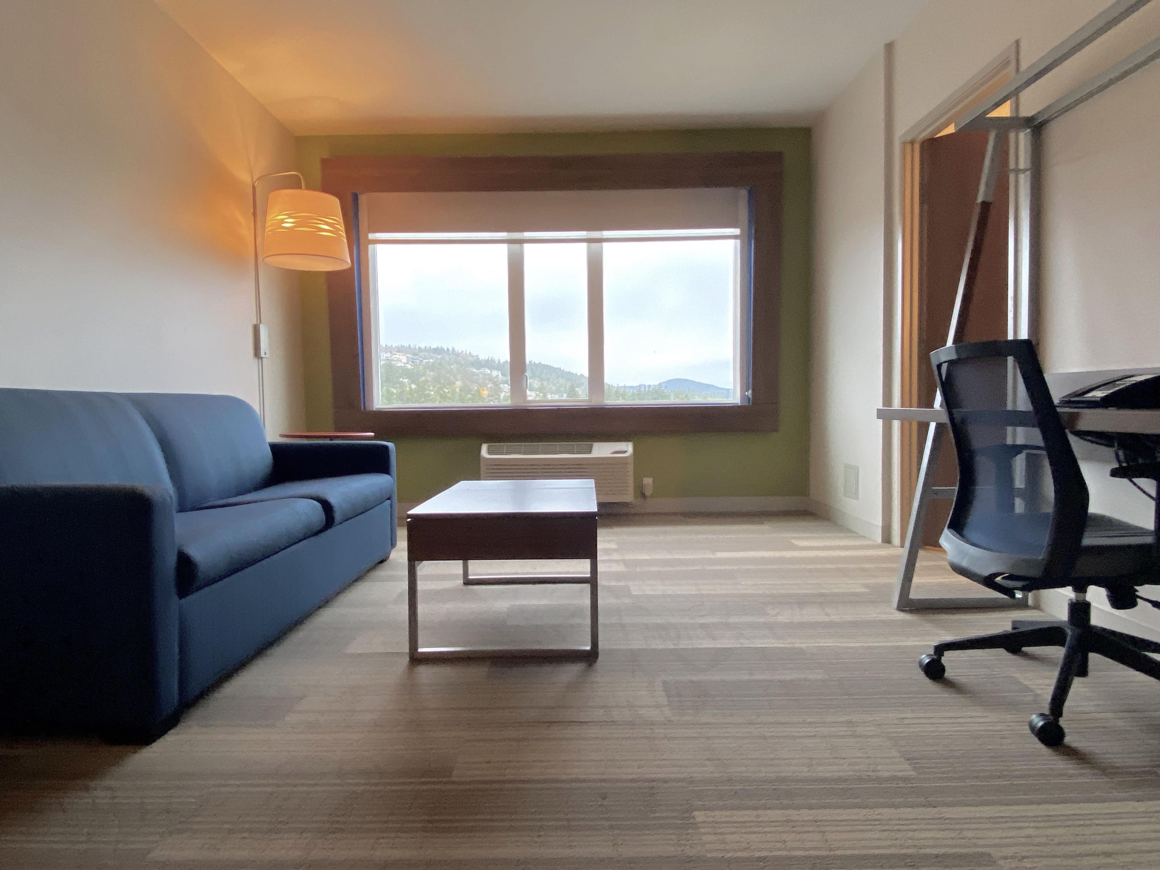 Holiday Inn Express & Suites Victoria - Colwood Guest Room & Suite Options